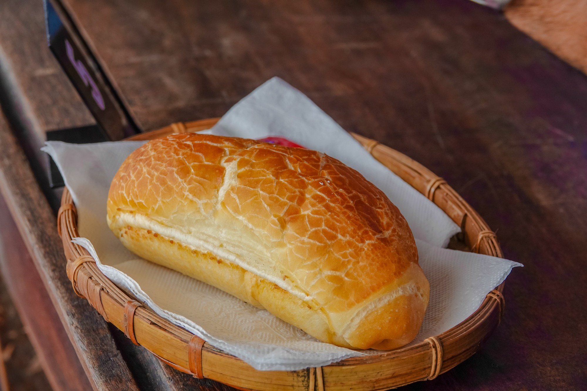 Bánh mì da beo chấm sữa có gì lạ mà thu hút giới trẻ Tây Đô?