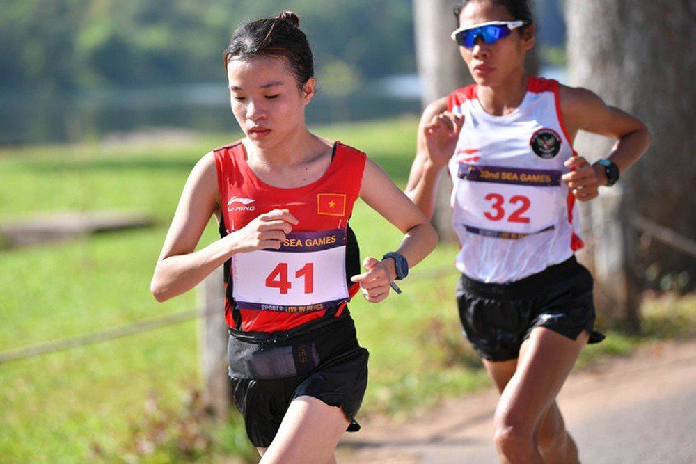 Gen Z 'thấp bé nhẹ cân' giành huy chương bạc marathon SEA Games 32