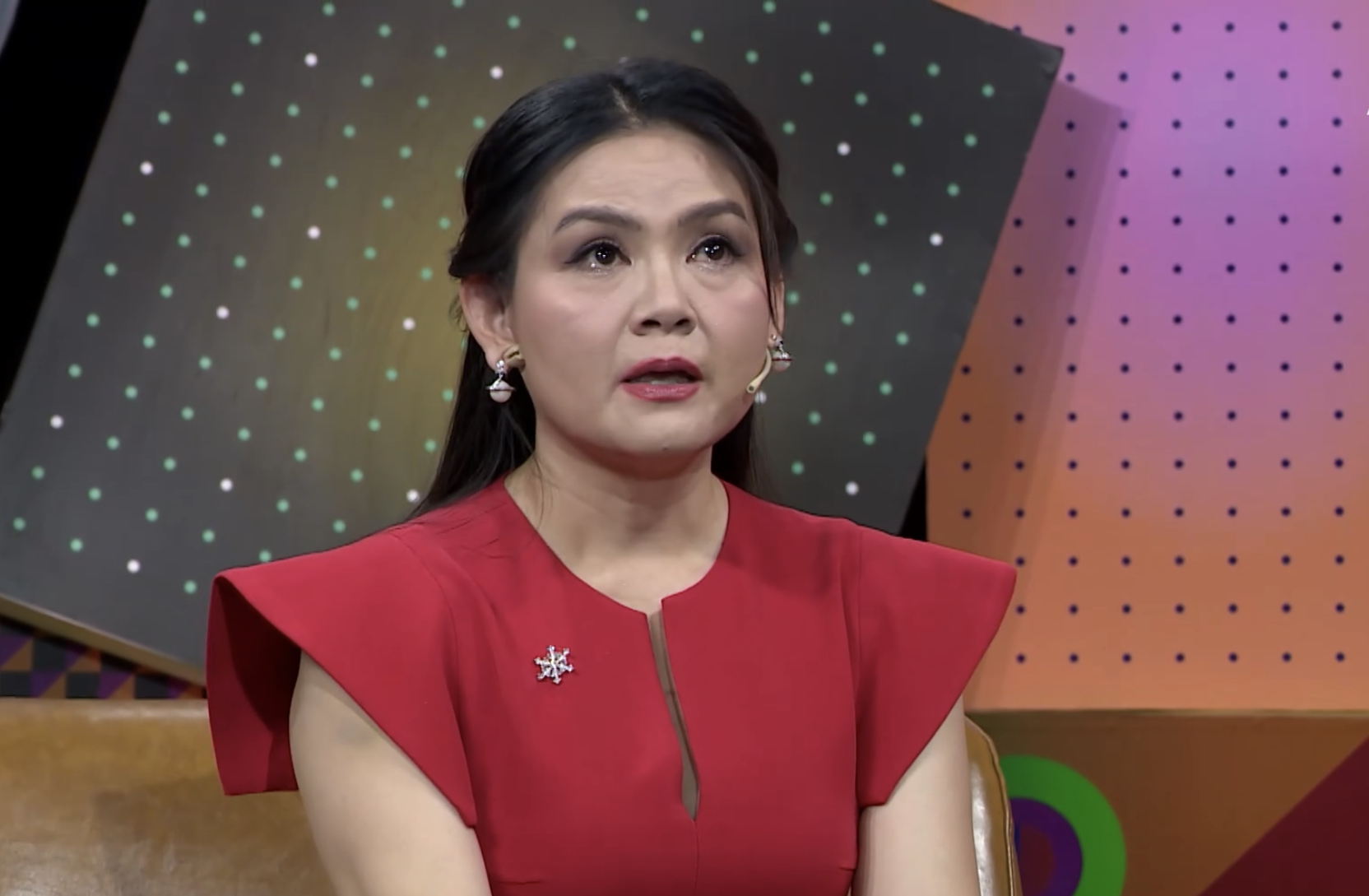 Trinh Trinh kể tuổi thơ bán vé số, tự nhận mình là 'nghệ sĩ không có thời'