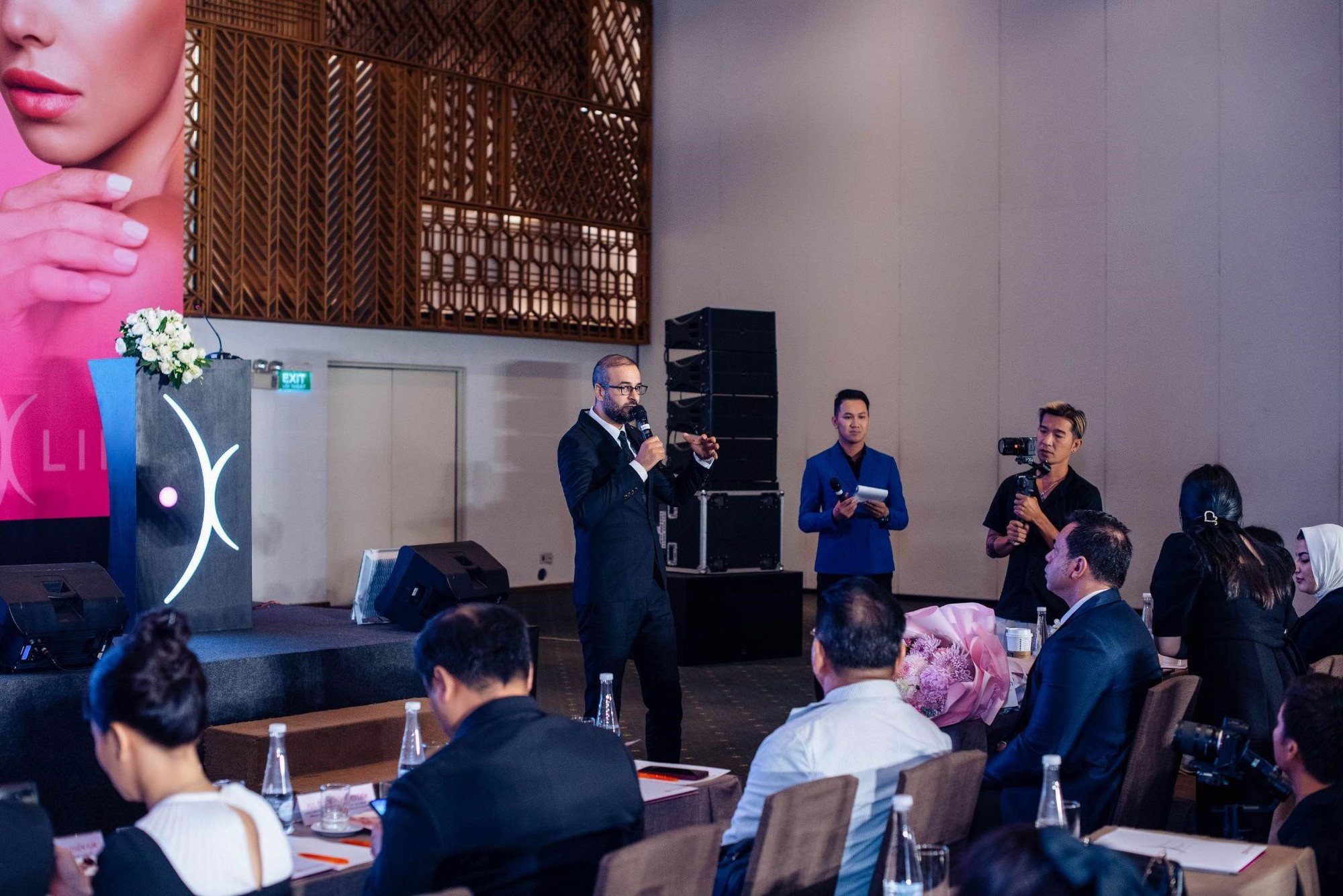 'In One Session' sự kết hợp trẻ hóa từ chỉ filler skinbooster của BS Ghofran Mahmoud