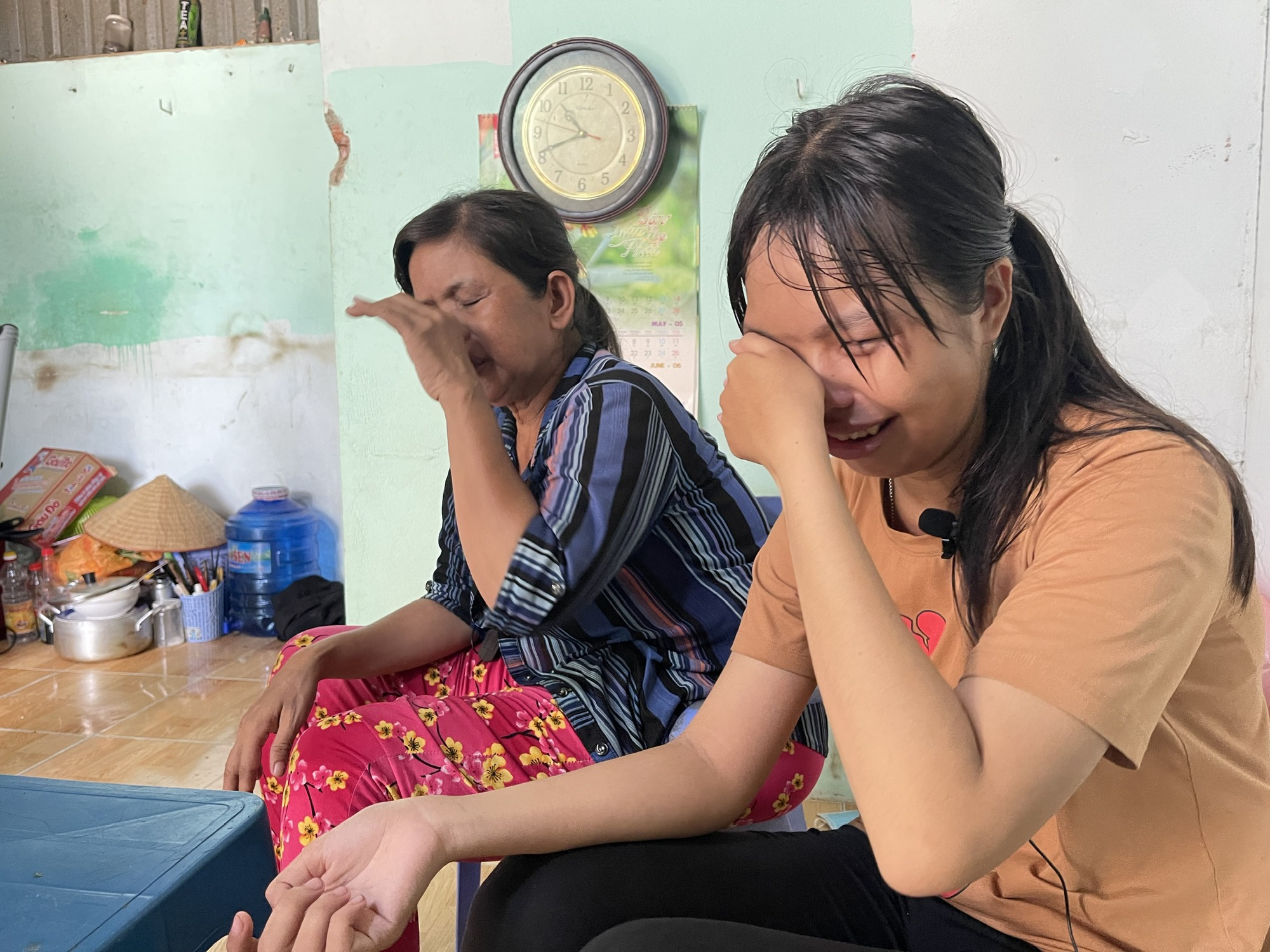 Dang tay cứu giúp cô học trò bệnh không có tiền chữa, khát khao vào ...