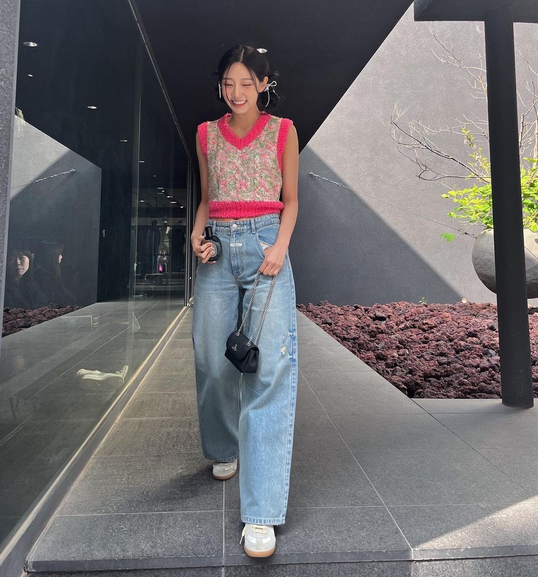 Mini bag tô điểm cho phong cách thời trang của sao Hàn