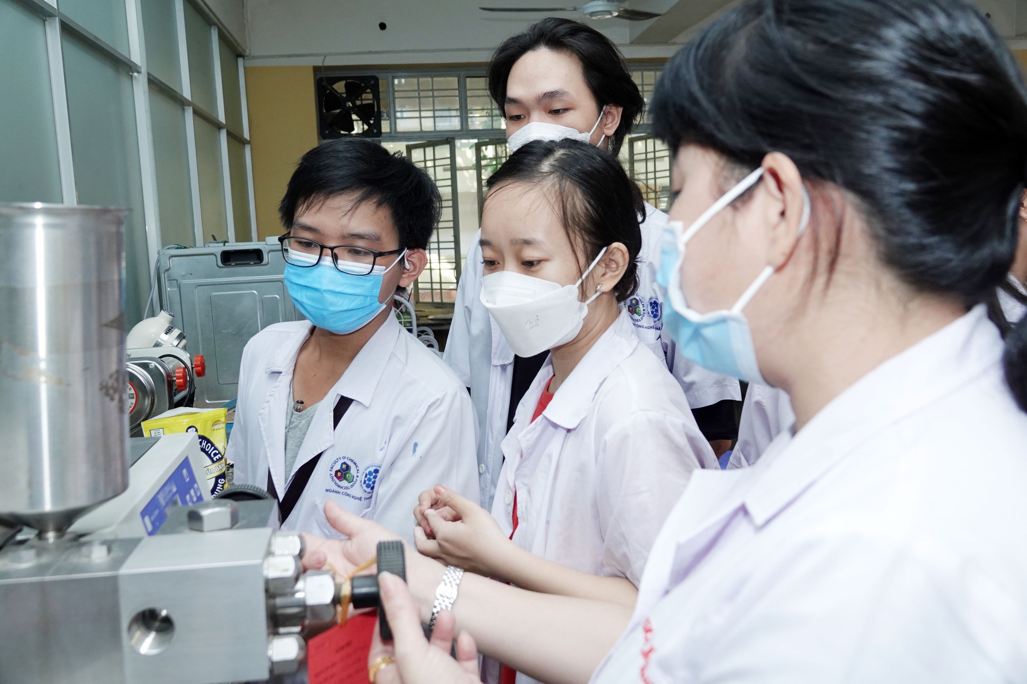 Trường ĐH Bách khoa TP.HCM công bố điểm chuẩn phương thức tuyển sinh ...