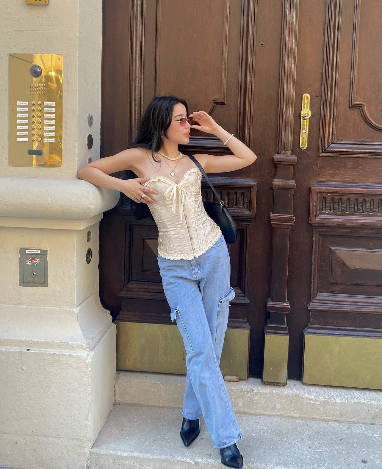 Cách mặc áo corset tuyệt đẹp, tôn lên vóc dáng 'cực phẩm' cho hội chị em