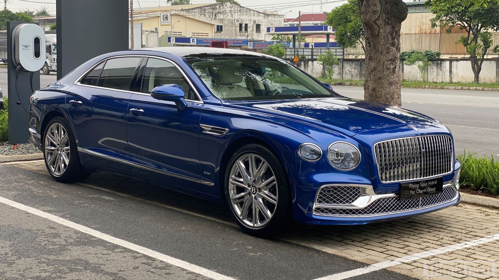 Triệu hồi 18 xe Bentley Flying Spur tại Việt Nam