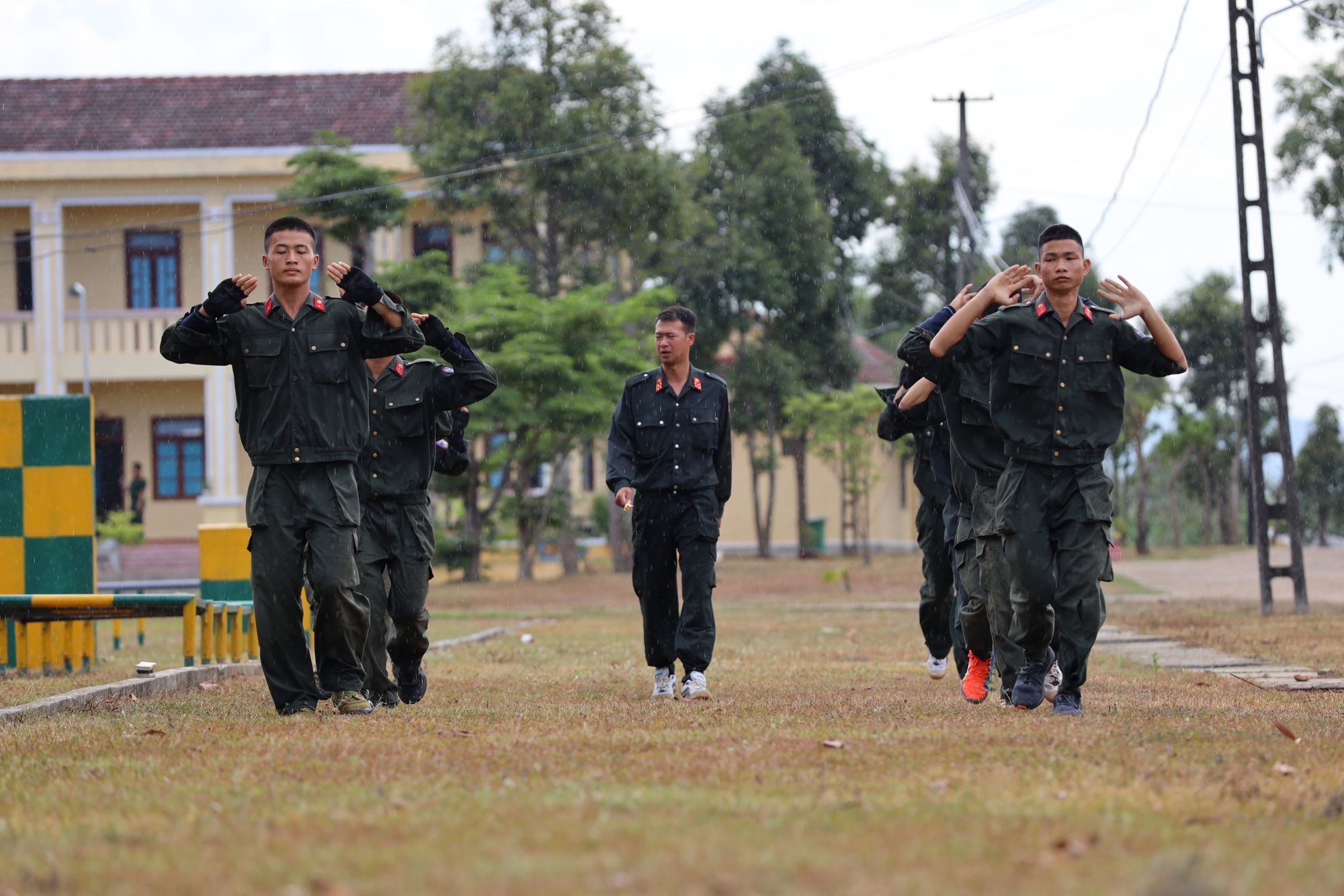 Gần 100 chiến sĩ CSCĐ ngày đêm tập luyện trước chung kết hội thi quân sự