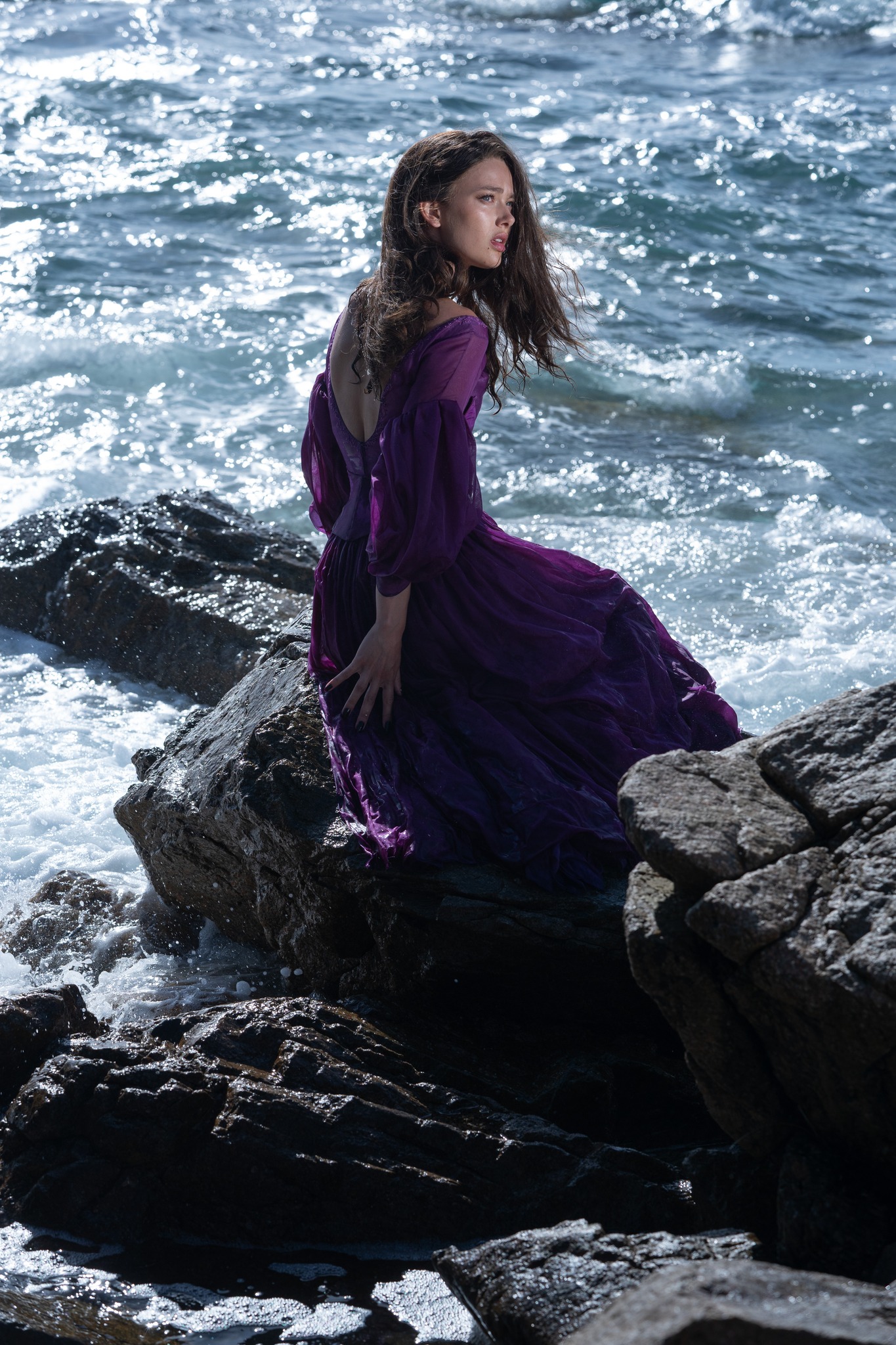 Nàng Vanessa làm trend makeup 'hắc hoá' lên ngôi, hội sao Hàn bắt kịp ngay