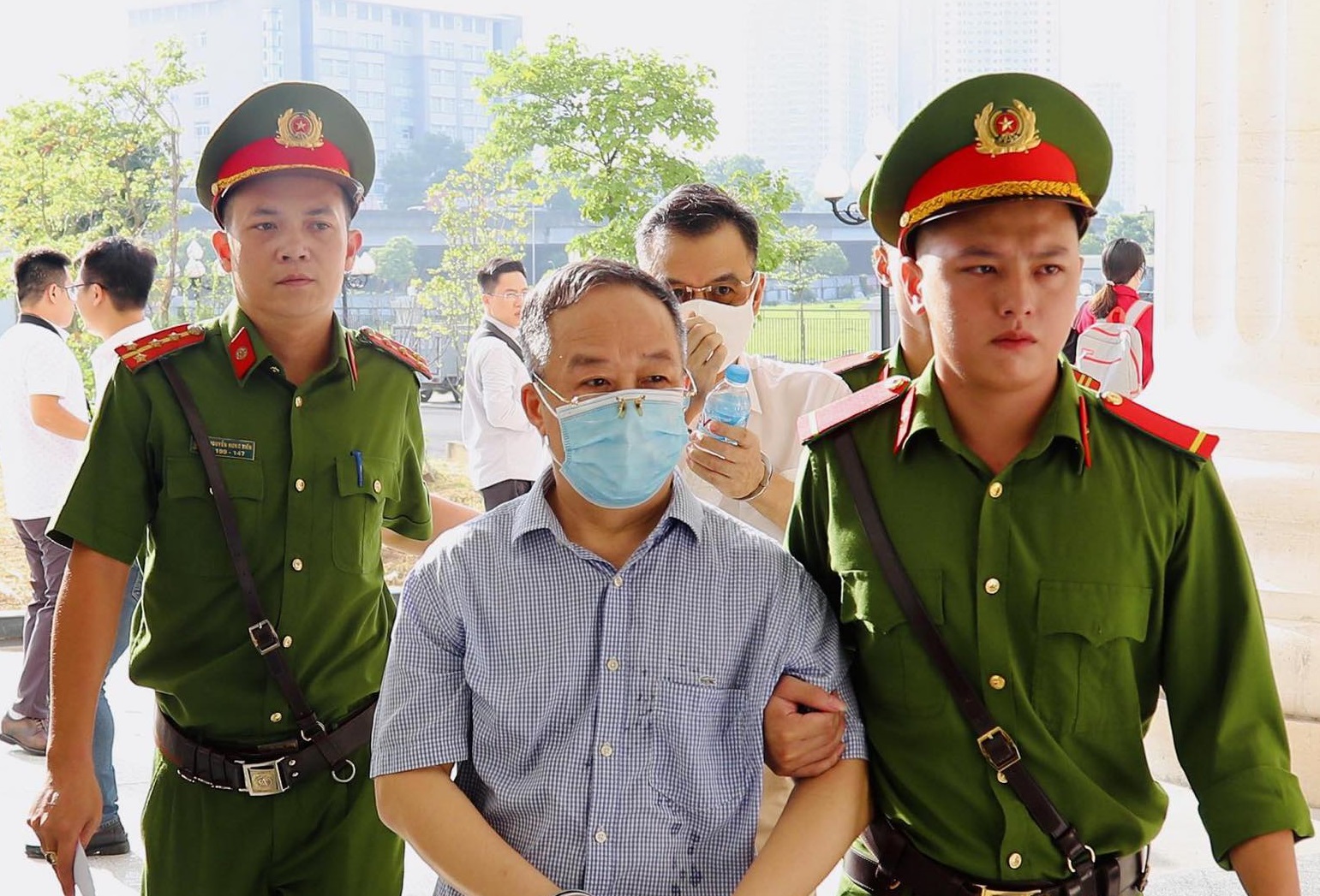 Những bị cáo nhận hối lộ nhiều nhất trong vụ 'chuyến bay giải cứu'