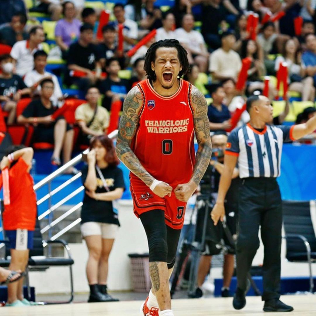 Ngoại binh giải bóng rổ VBA hào hứng học tiếng Việt