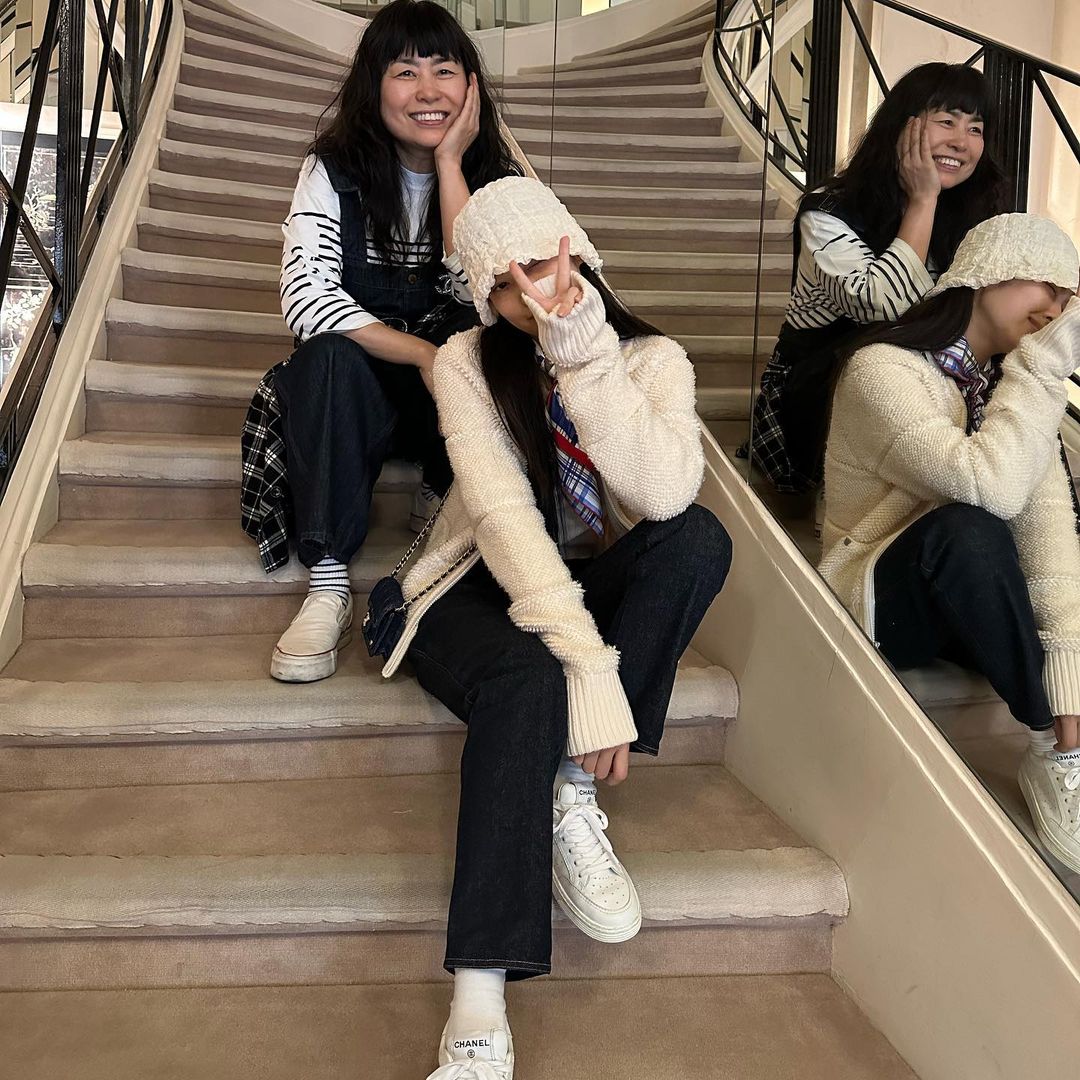 “Bóc tách” bộ trang phục của Jennie BlackPink gây lùm xùm trong thời ...