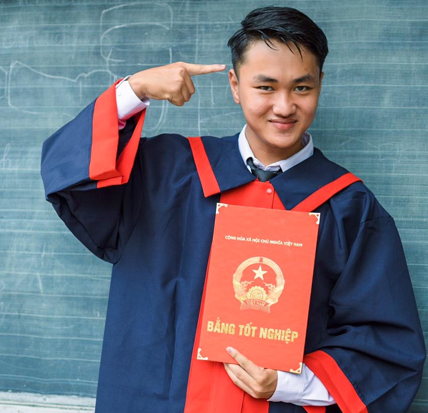 Ba mẹ á khoa khối A toàn quốc: 'Vất vả mưu sinh, nay vỡ òa hạnh phúc'