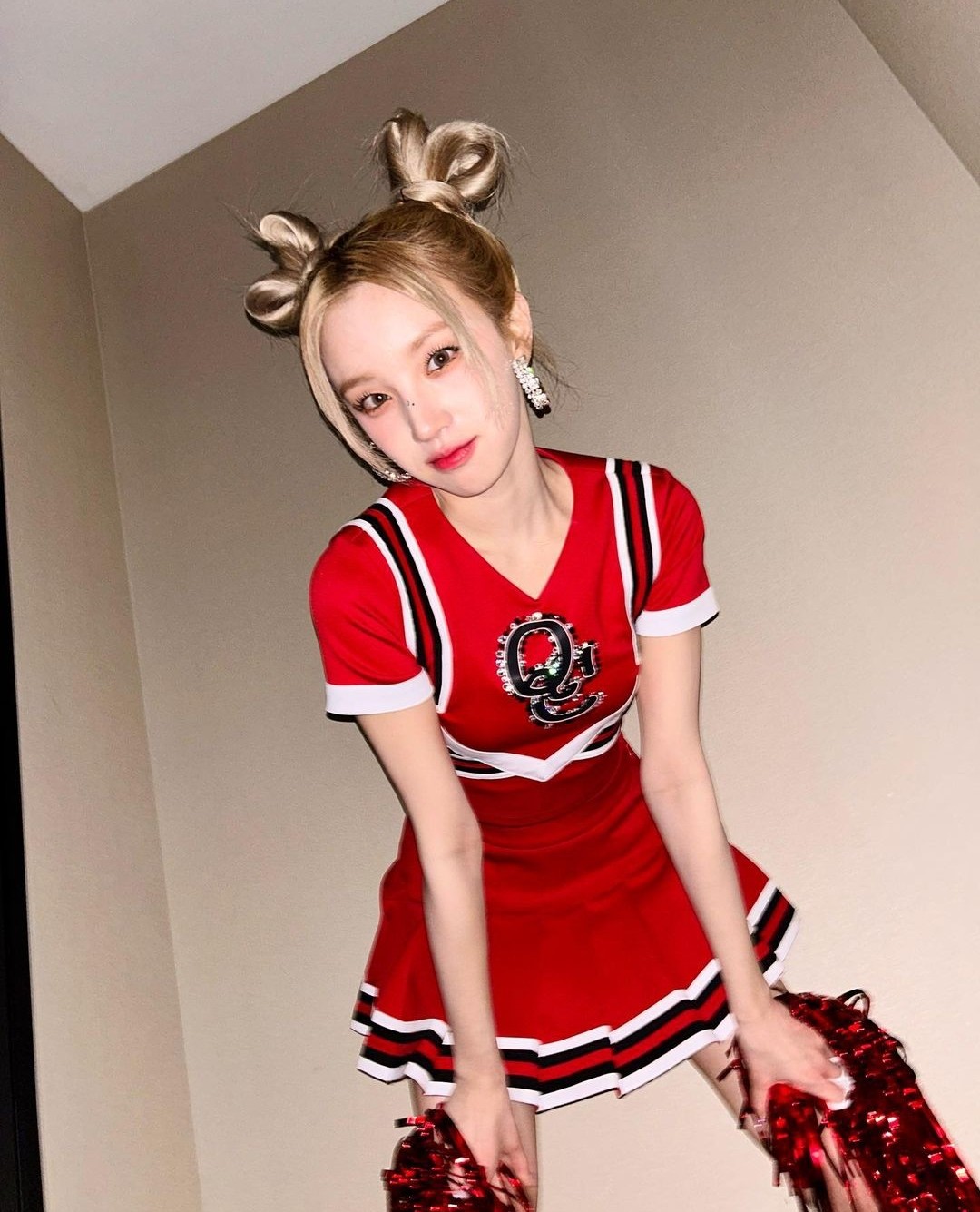 Phong cách thời trang mùa hè ấn tượng của Yuqi