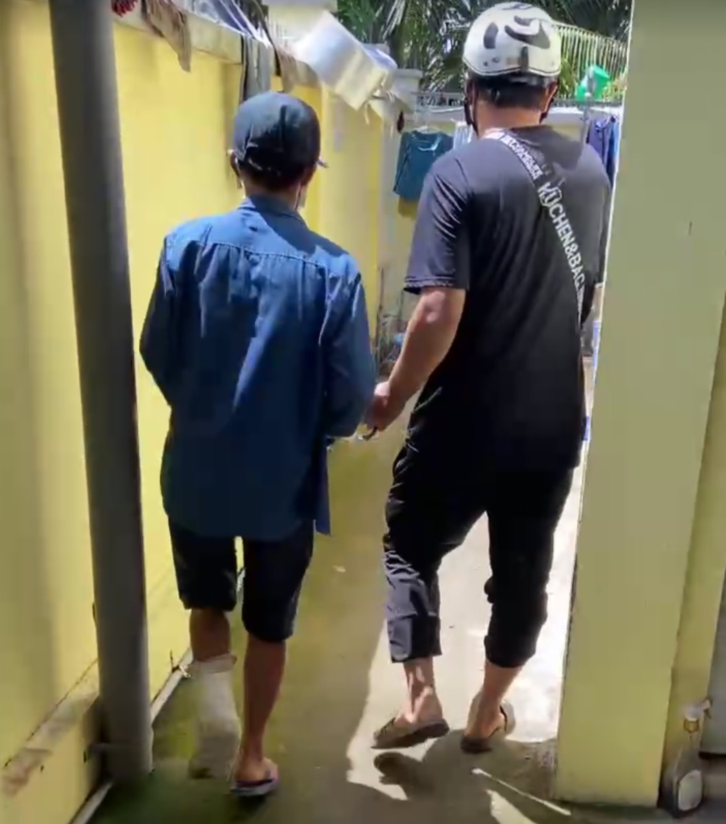 Long An: Xác định nghi can 'chân bó bột, nhảy lò cò' trộm tài sản