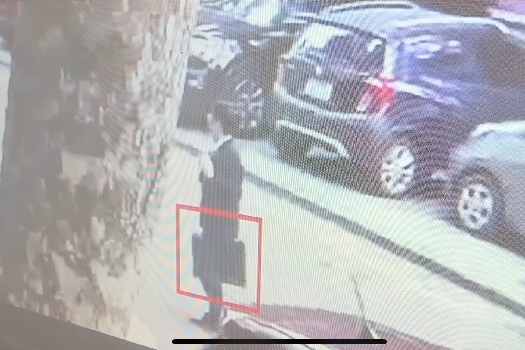 Vụ 'chuyến bay giải cứu': Hình ảnh cựu điều tra viên nhận cặp bị cáo ...