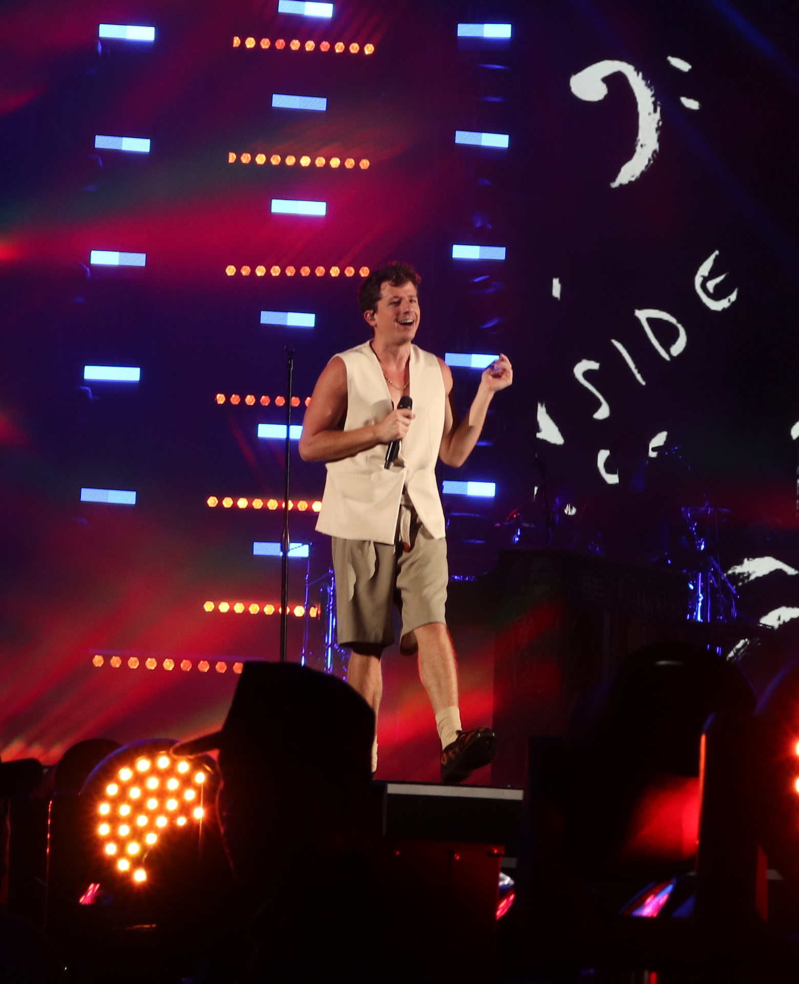 Charlie Puth 'cháy' cùng hàng ngàn khán giả trong đêm diễn tại Nha Trang