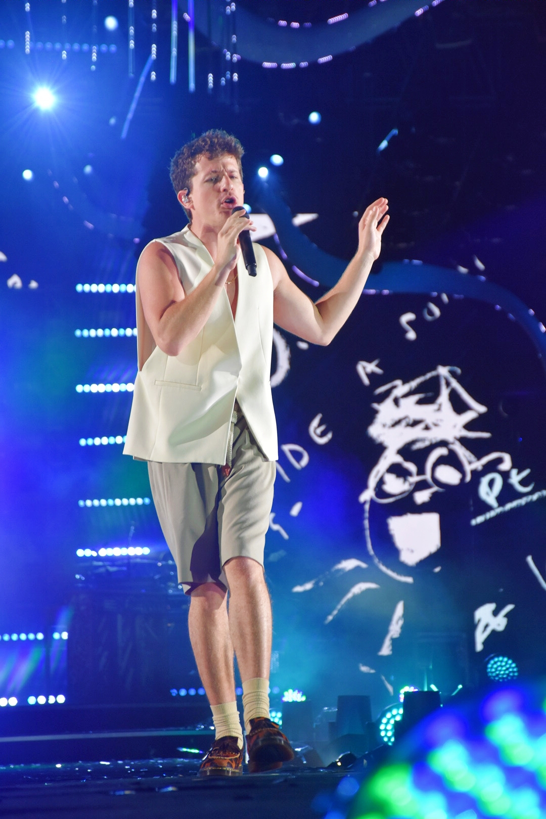 Charlie Puth 'cháy' cùng hàng ngàn khán giả trong đêm diễn tại Nha Trang