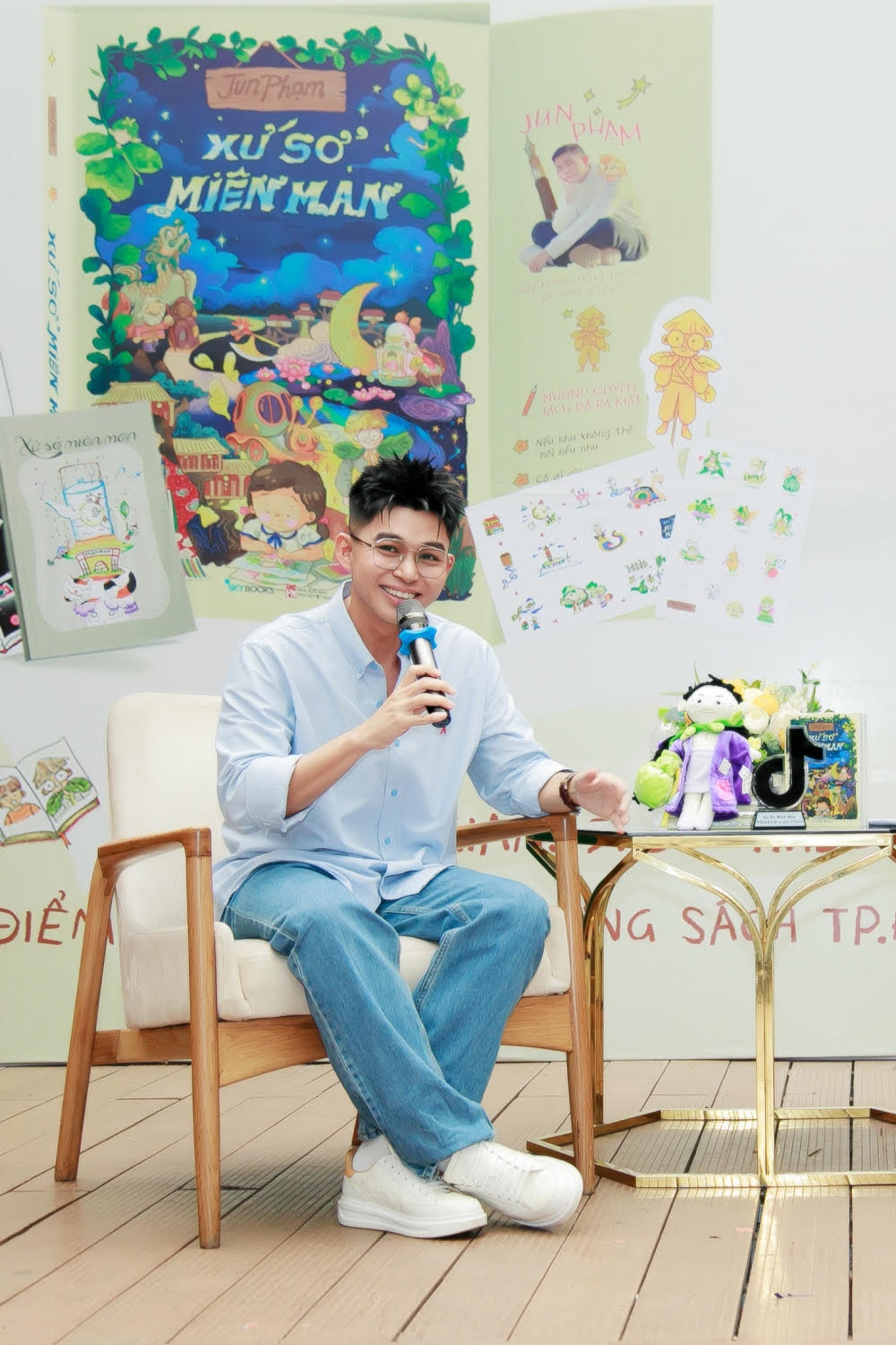 Những 'kỷ lục' từ 'Xứ sở miên man' của Jun Phạm