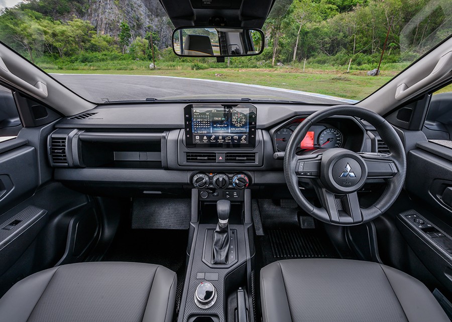 Mitsubishi Triton 2024 bản 2 chỗ ngồi trang bị gì?