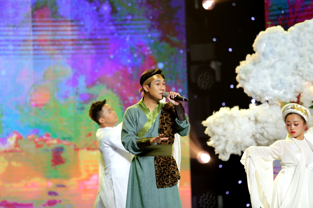 Ca sĩ Hoàng Luân: Tôi bị lừa gạt, quỵt cát sê những ngày đầu đi diễn