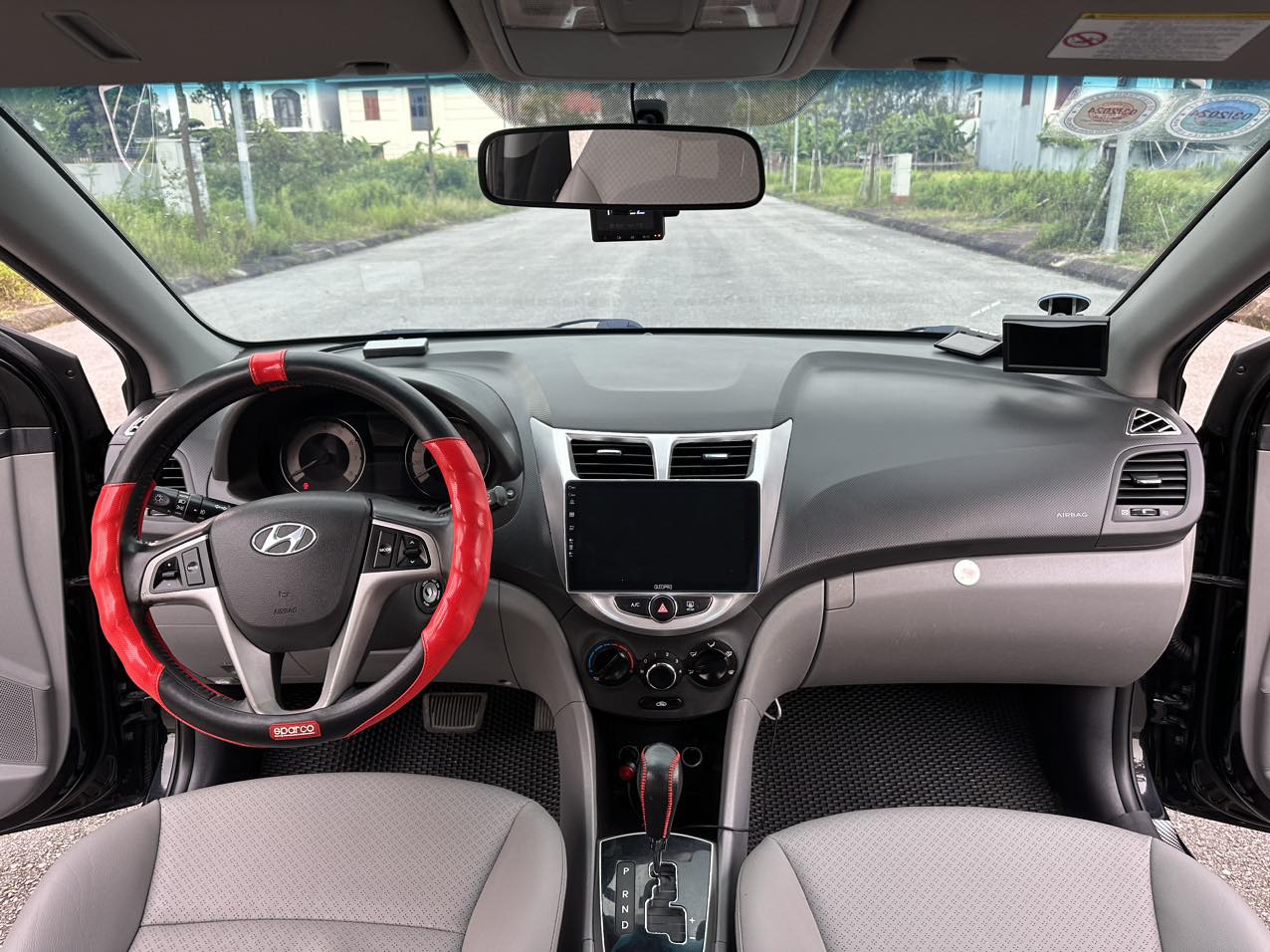 Dưới 300 triệu, có nên mua Hyundai Accent 10 năm tuổi?