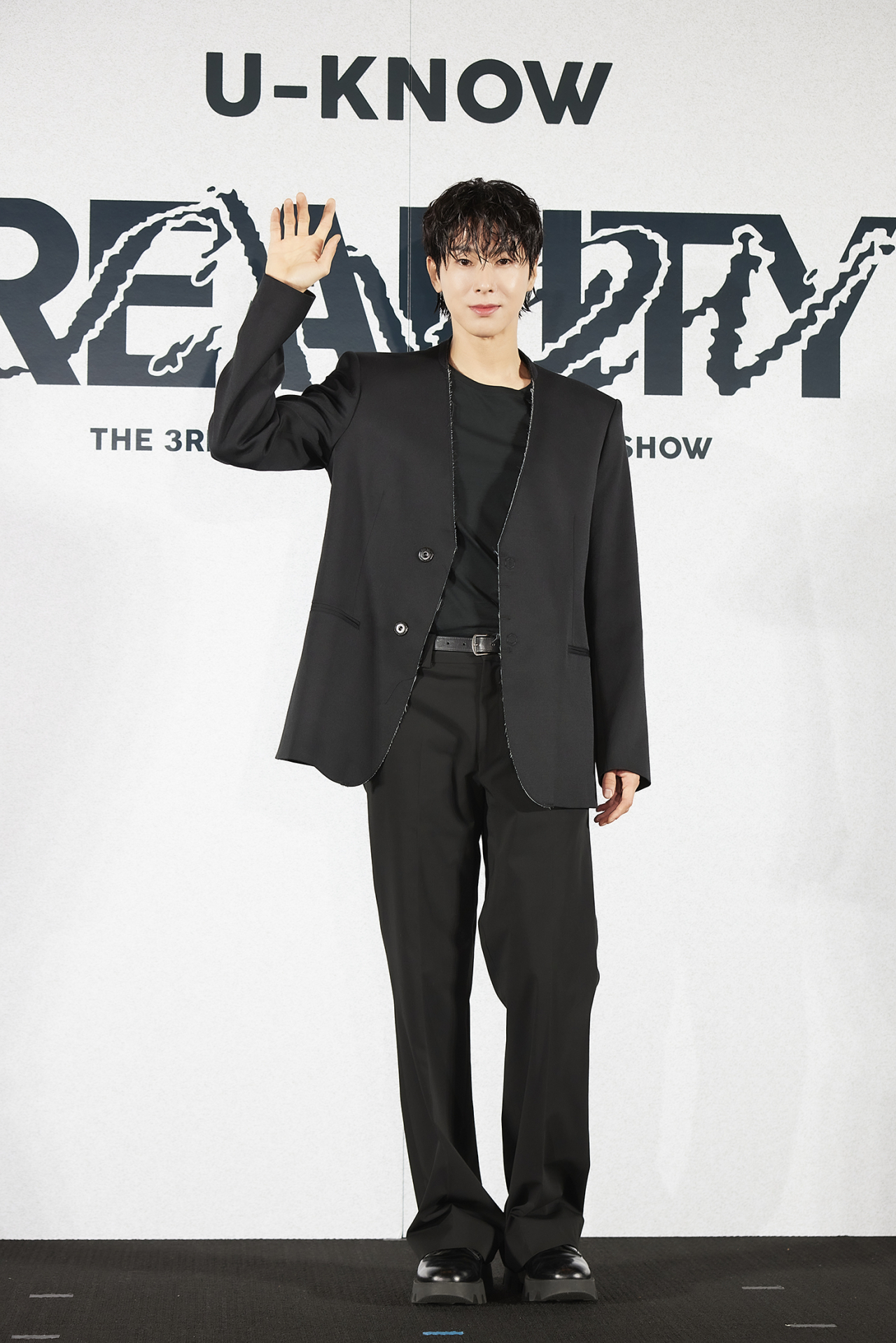 U-KNOW nhắn gửi khán giả Việt: Bạn luôn tỏa sáng khi là chính mình