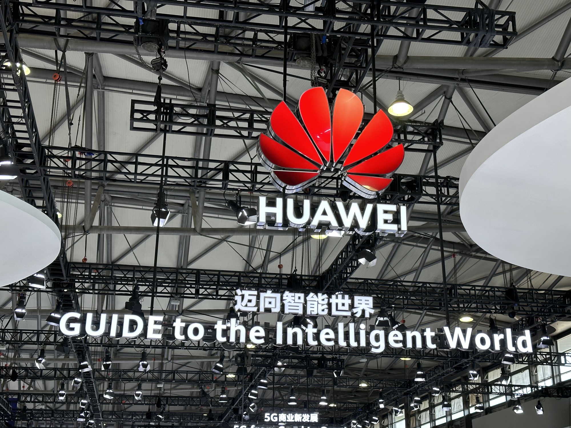 Huawei lần đầu tăng trưởng doanh thu smartphone sau 3 năm