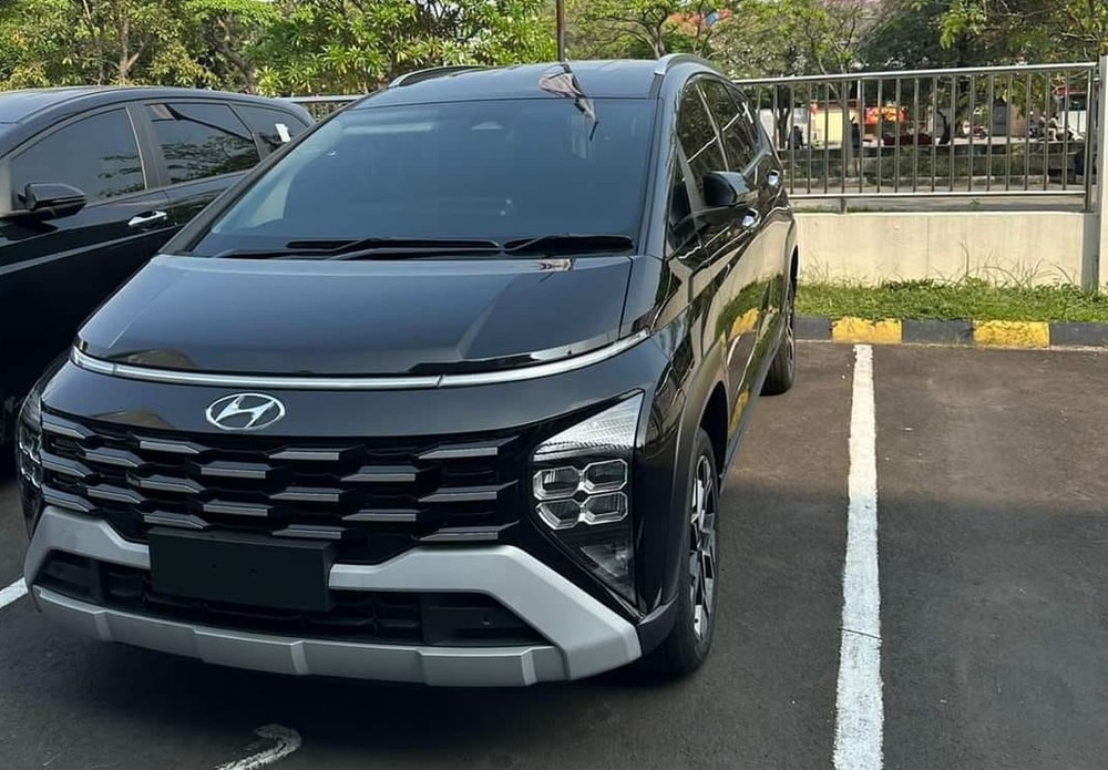 Hyundai Stargazer X về đại lý, 'tuyên chiến' Mitsubishi Xpander Cross