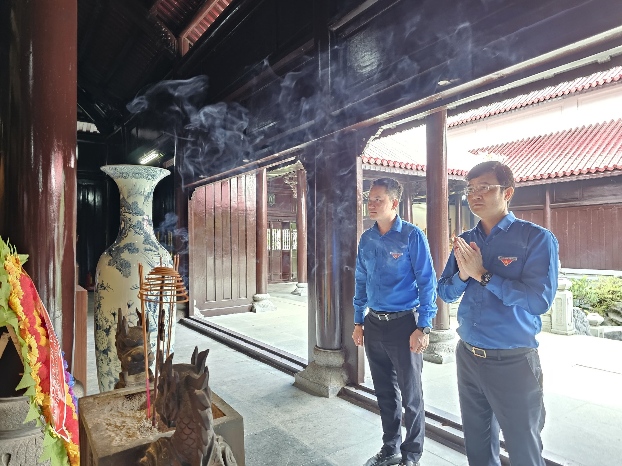 Anh Bùi Quang Huy dự Lễ giỗ Côn Đảo cùng các cựu tù chính trị