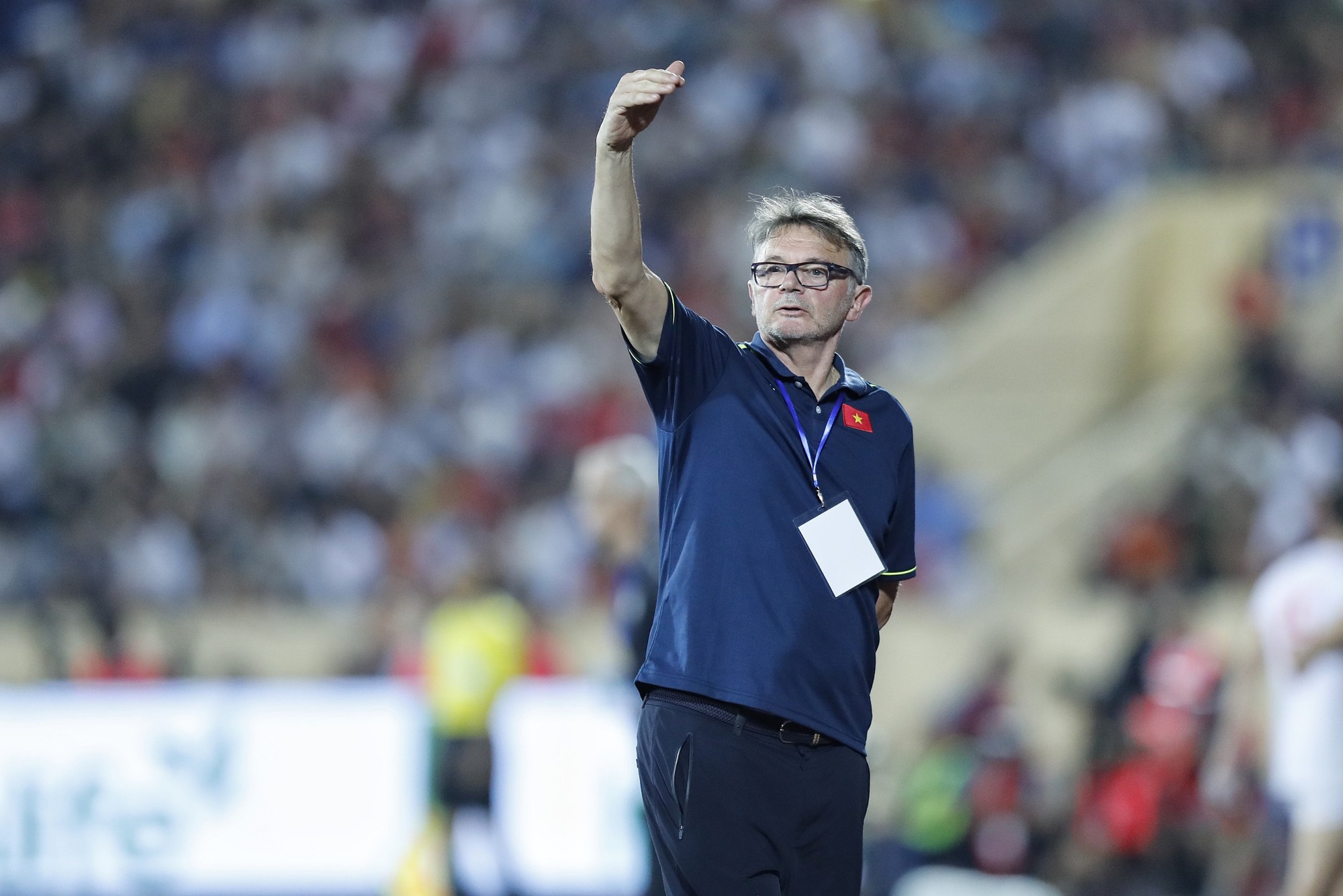 Vì sao ông Troussier 'xáo trộn' đội tuyển Việt Nam với 50 cầu thủ?