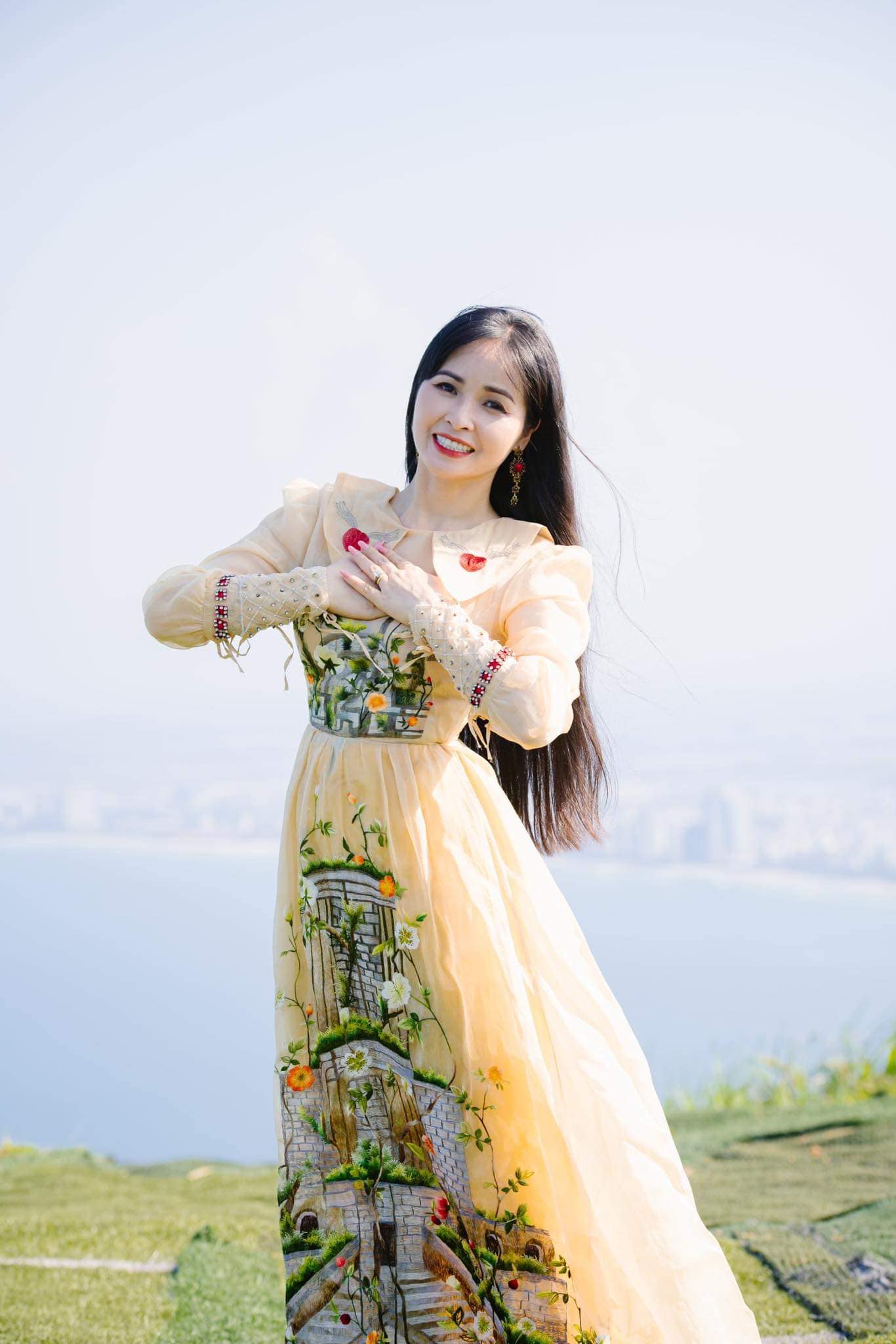 Trang Nhung: Nhiều người mời tôi hát rồi xin ngược vài trăm triệu