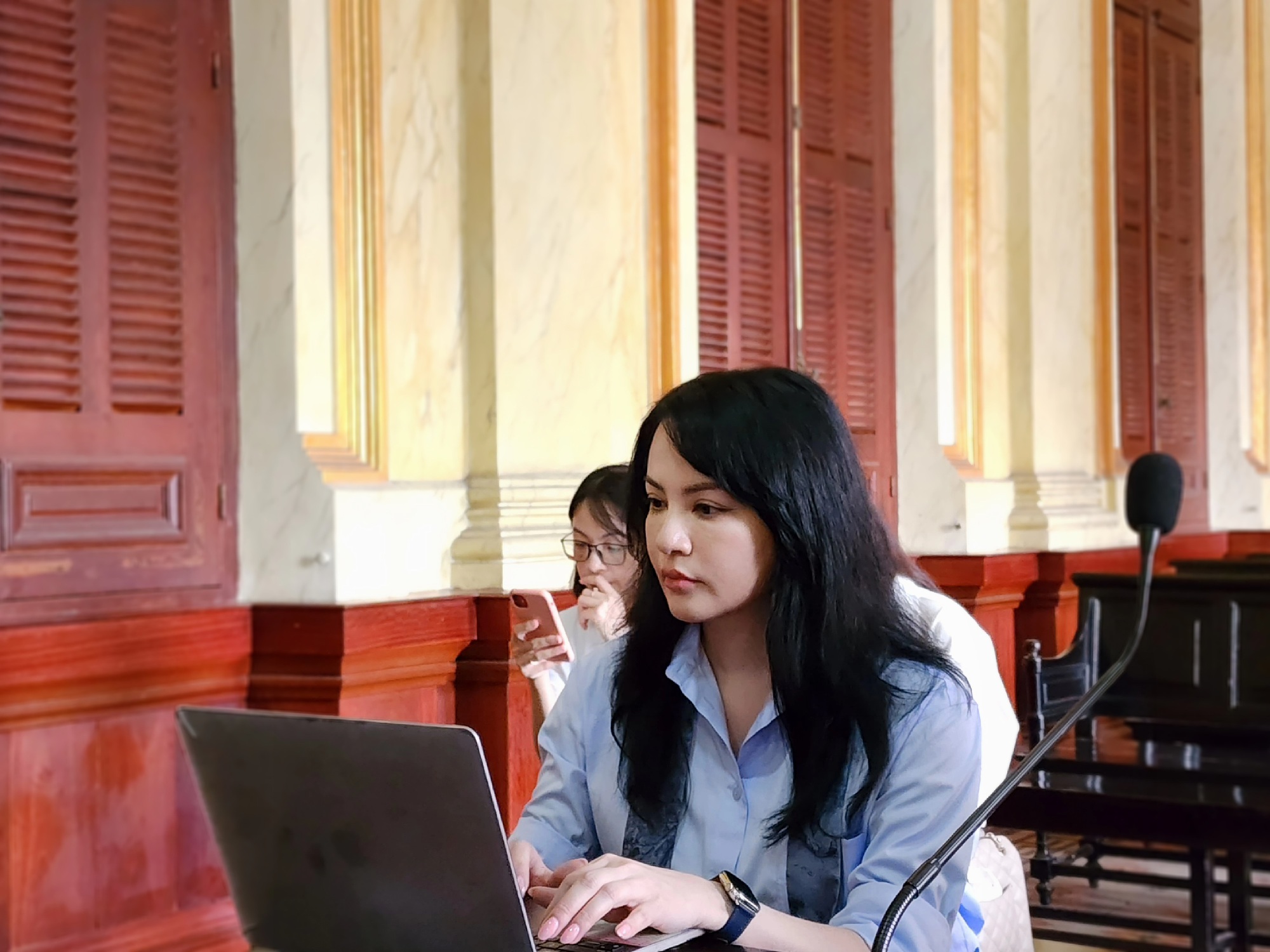 Cựu Siêu Mẫu Ngọc Thúy Xuất Hiện Tại Tòa Voz