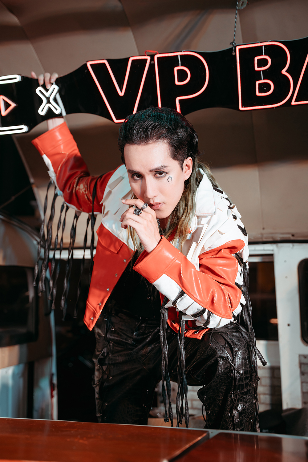 VP Bá Vương: Làm MV càng nhiều tiền thì càng áp lực