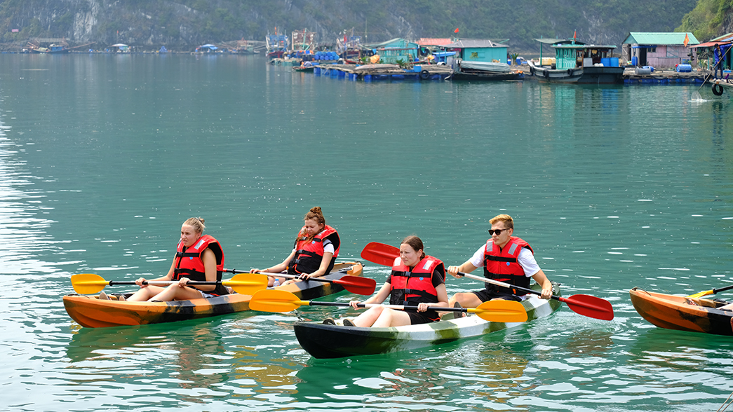 Loay hoay triển khai dịch vụ giải trí dưới nước ở vịnh Hạ Long