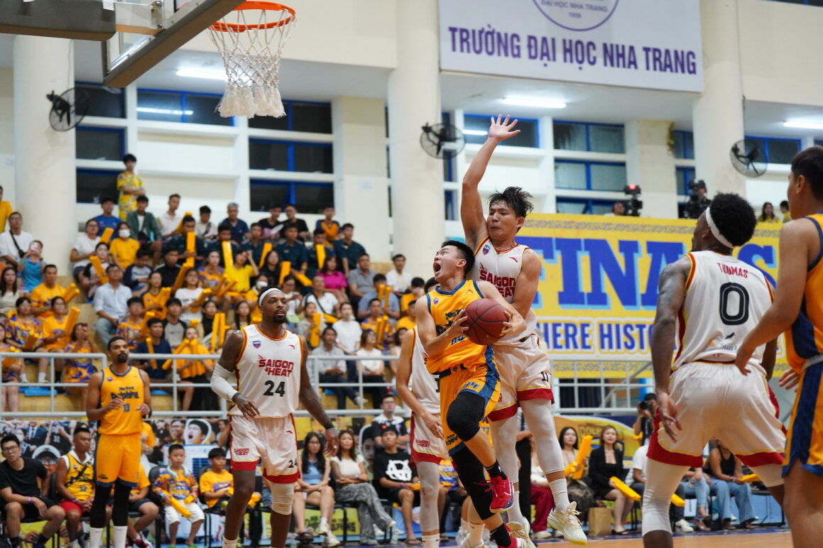 Nha Trang Dolphins quật cường ngăn Saigon Heat đăng quang sớm giải bóng rổ VBA 2023