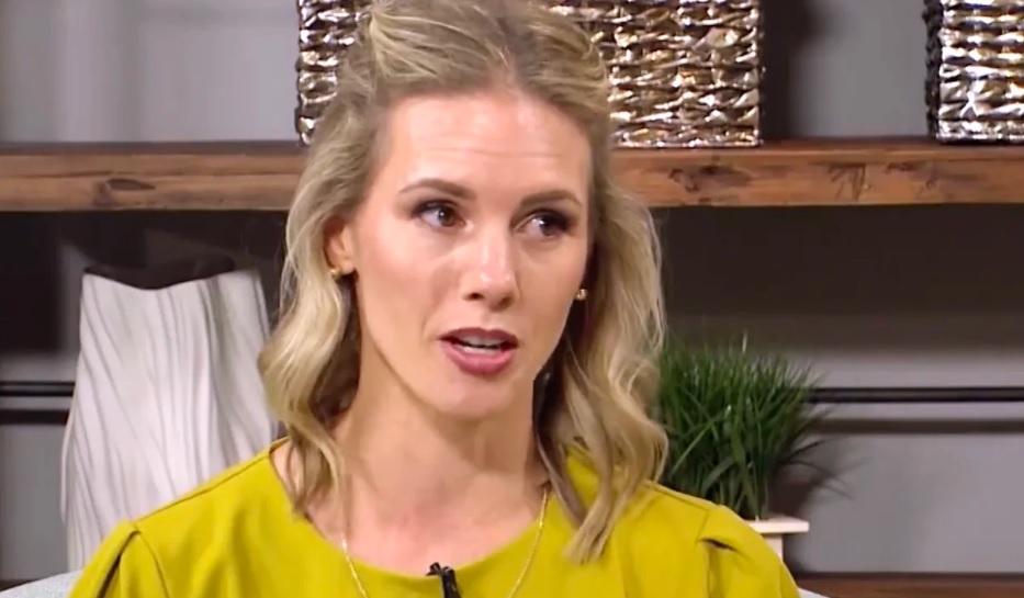 Chuyên cho lời khuyên về nuôi dạy con nhưng bị khởi tố về tội lạm dụng ...