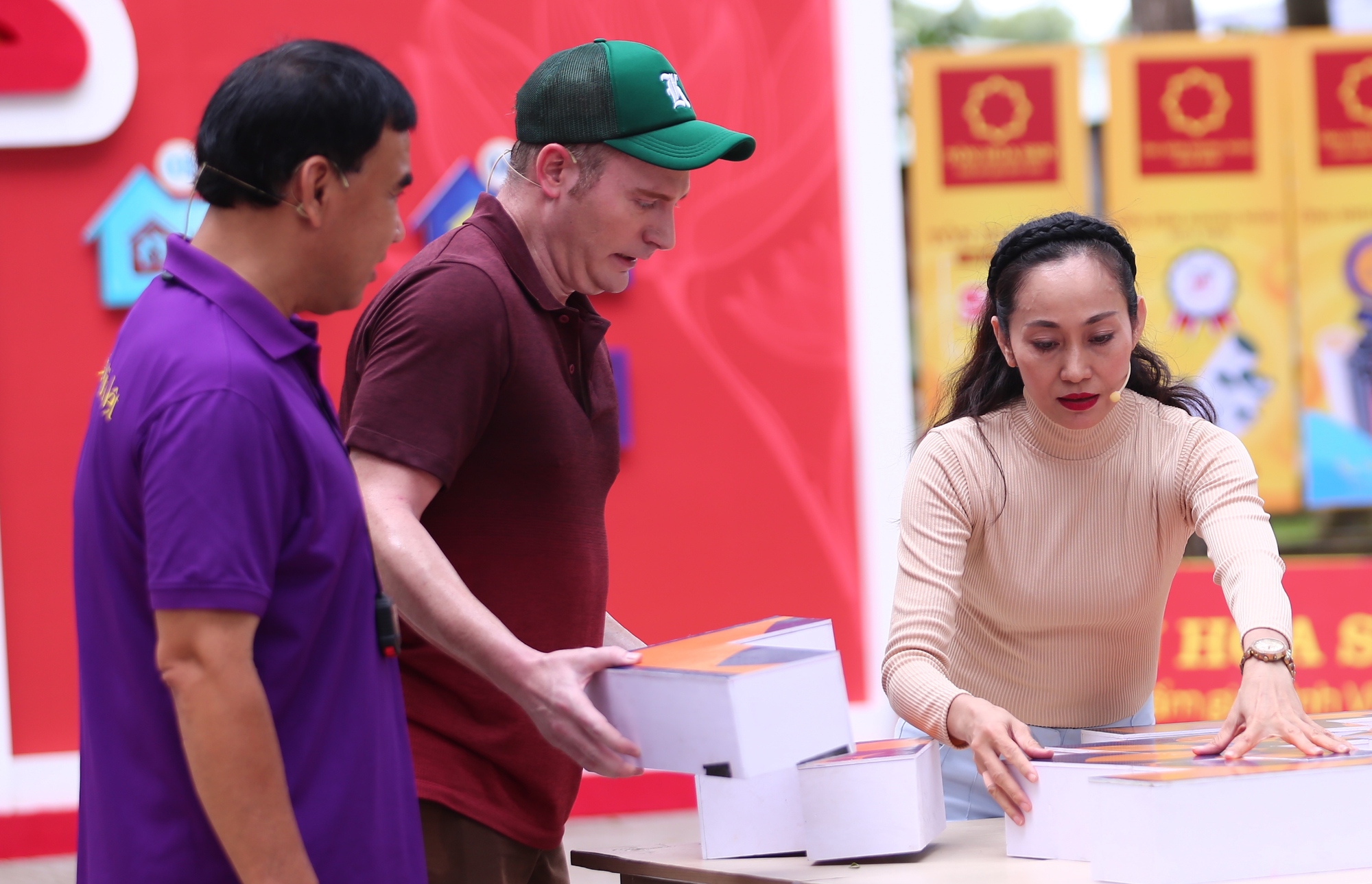 Hạnh Thúy nỗ lực cùng Kyo York mang về 105 triệu cho trẻ mồ côi