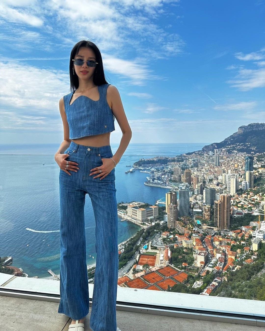 Phong cách thời trang cá tính, tươi trẻ của chân dài xứ Hàn Irene Kim