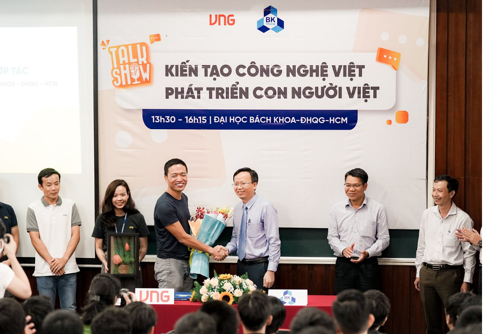 Trường ĐH Bách khoa TP.HCM cùng VNG Code Tour ươm mầm tài năng trẻ công ...