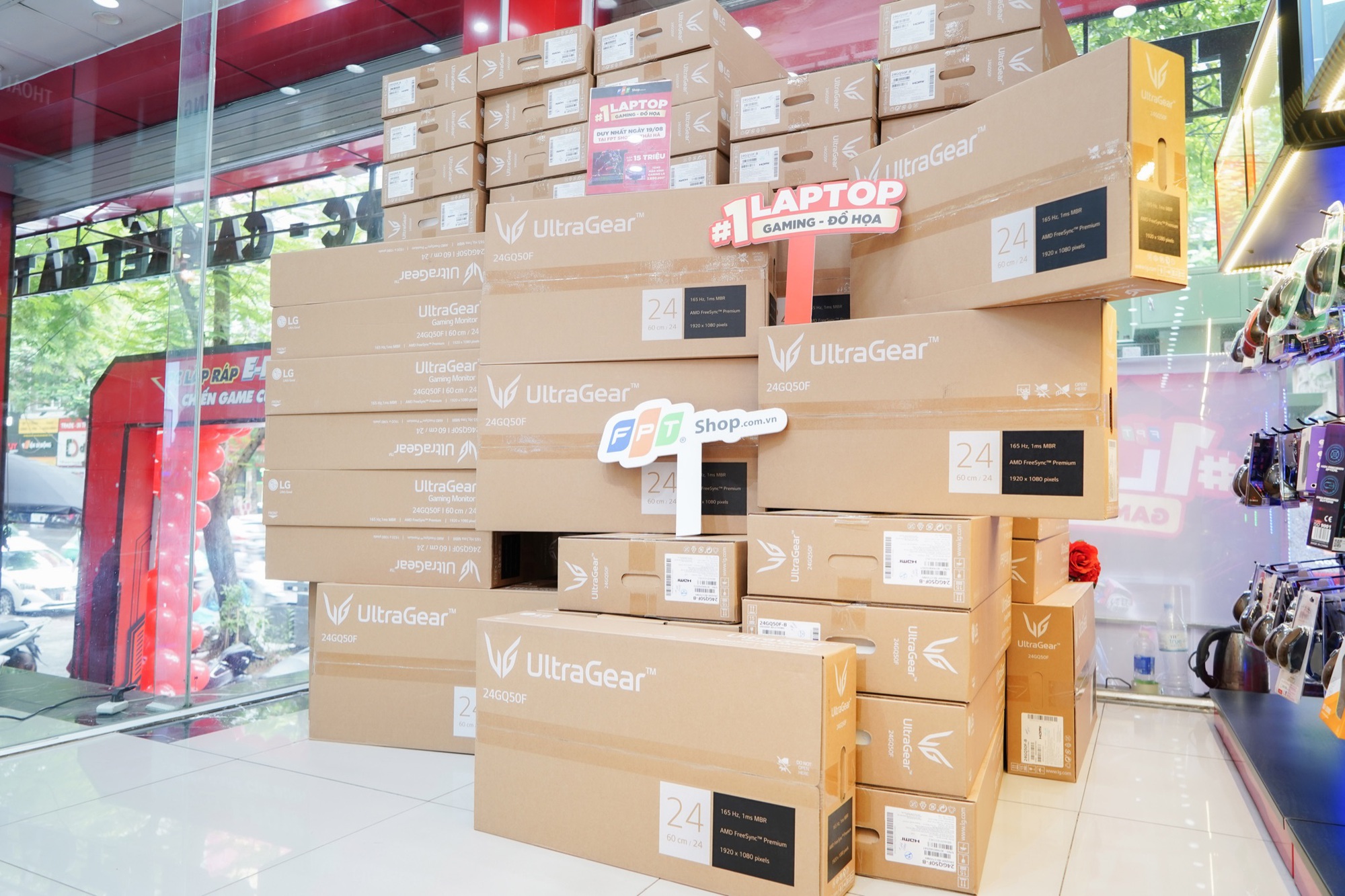 FPT Shop ưu đãi 15 triệu đồng, giảm thêm 10% cho tân sinh viên khi mua ...