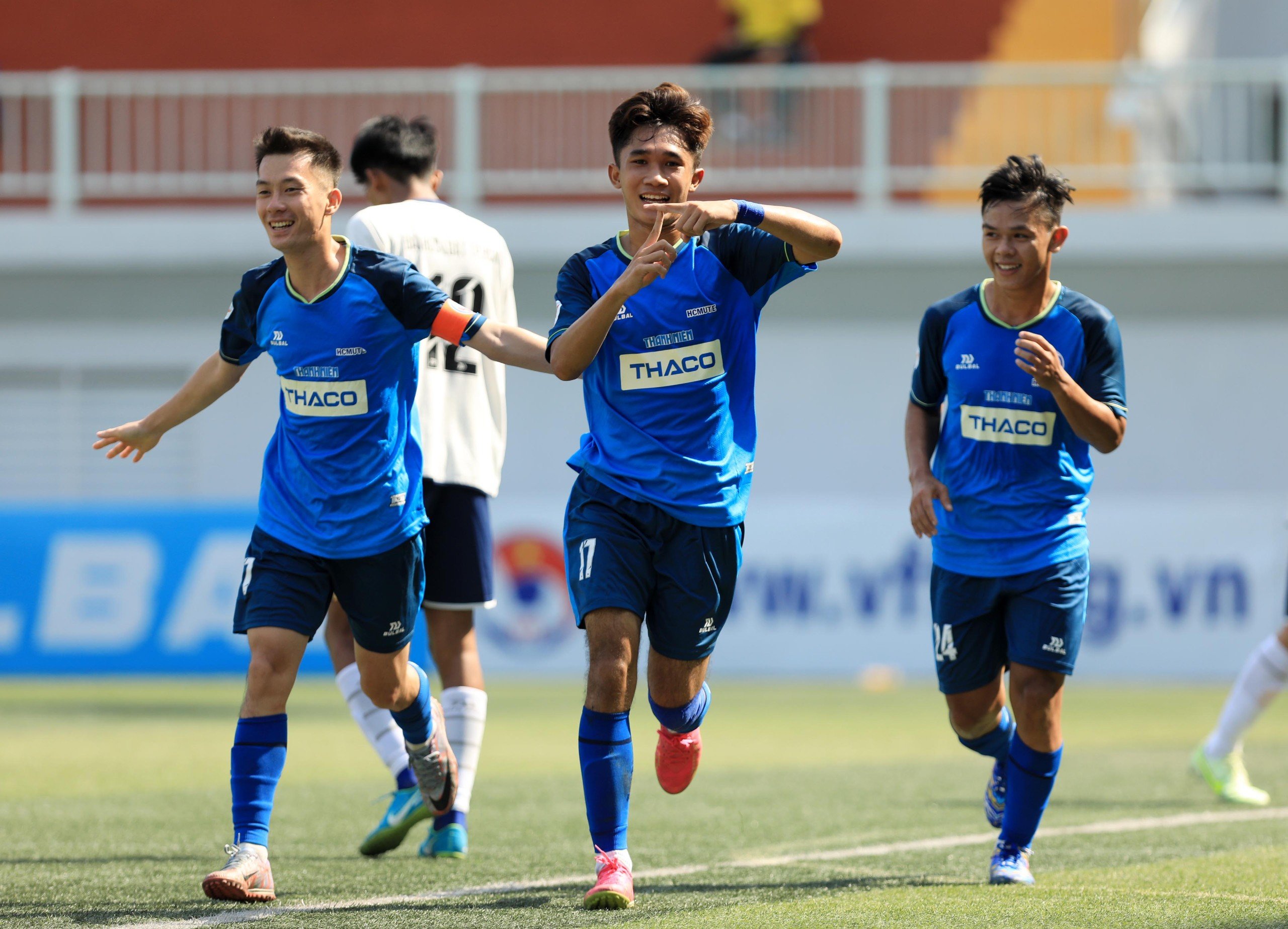 Độc chiêu giúp đội Trường ĐH SPKT TP.HCM khuất phục đội Trường ĐH Luật ...