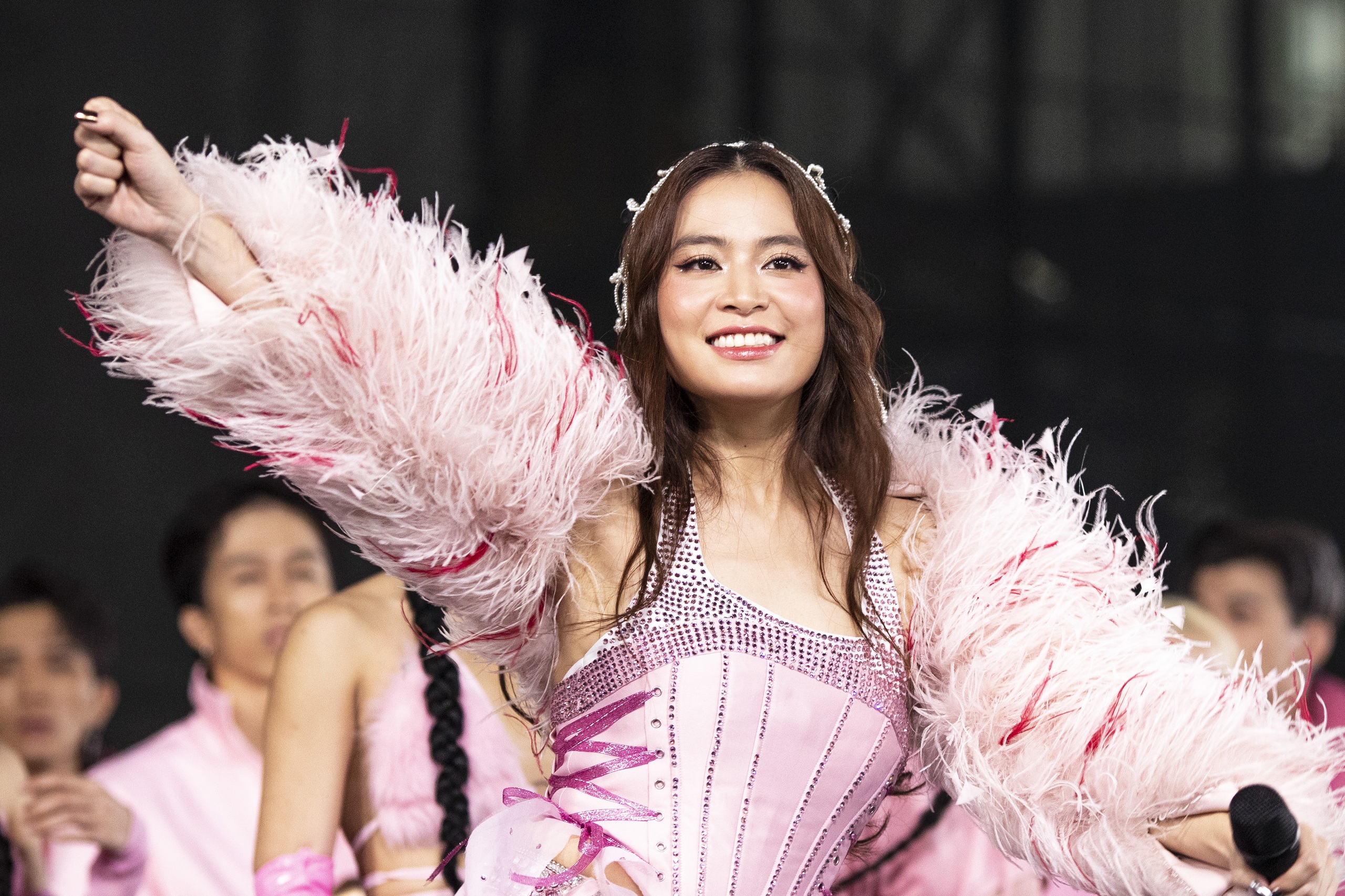 Hoàng Thùy Linh phát hành phim cho liveshow đầu tiên