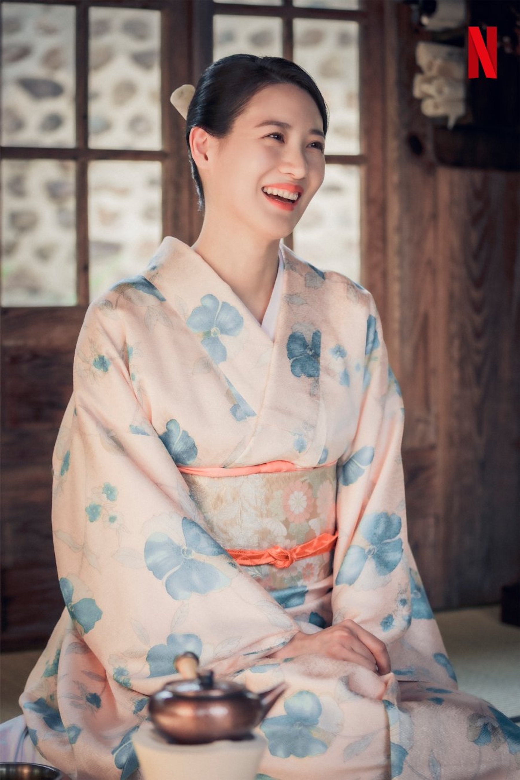 Park Seo Joon điển trai trong hậu trường 'Sinh vật Gyeongseong'