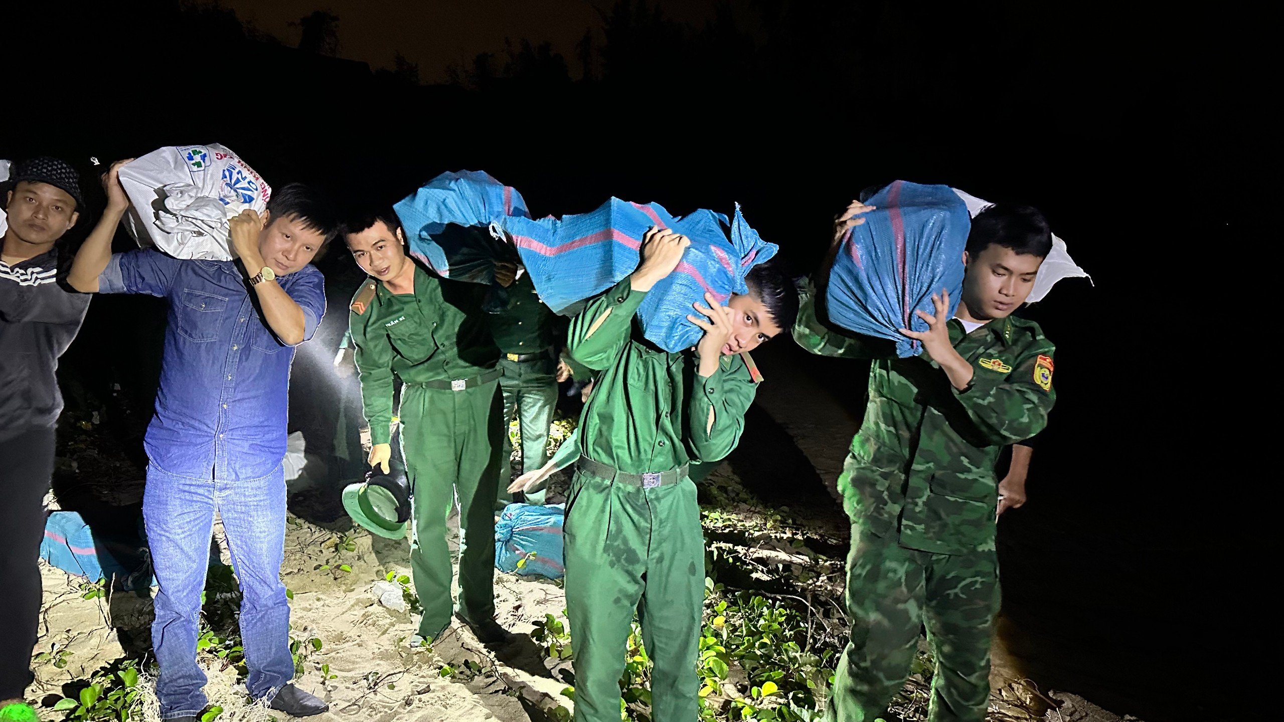 Phát hiện 287 kg nghi ma túy ở Quảng Ngãi: Test nhanh đều dương tính ...