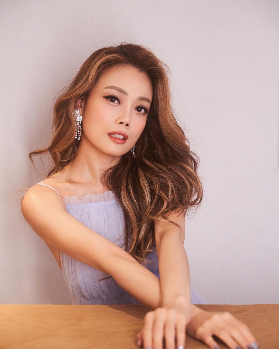 Diva Ngàn Tỉ Dung Tổ Nhi Diện đầm Đỗ Mạnh Cường 