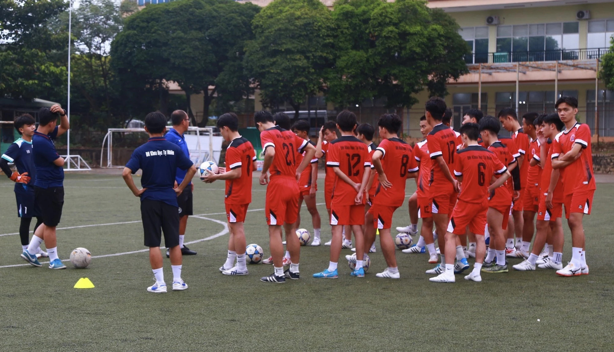 Trường ĐH Nông Lâm TP.HCM 3-0 Trường ĐH KHTN: Bản lĩnh của cựu binh