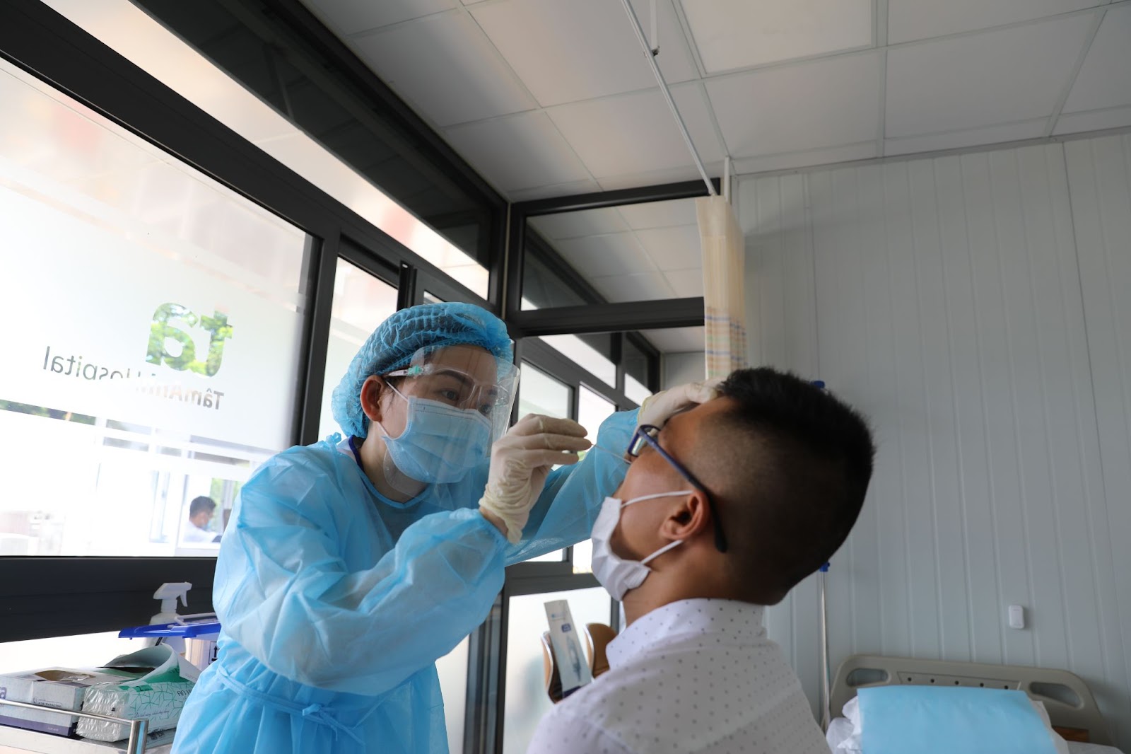 Vì sao nên test nhanh bằng kỹ thuật lấy dịch mũi?