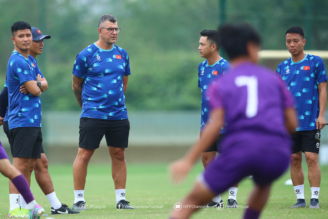 Xác định các đối thủ mạnh của U.17 Việt Nam ở châu Á: Chờ tài HLV Roland