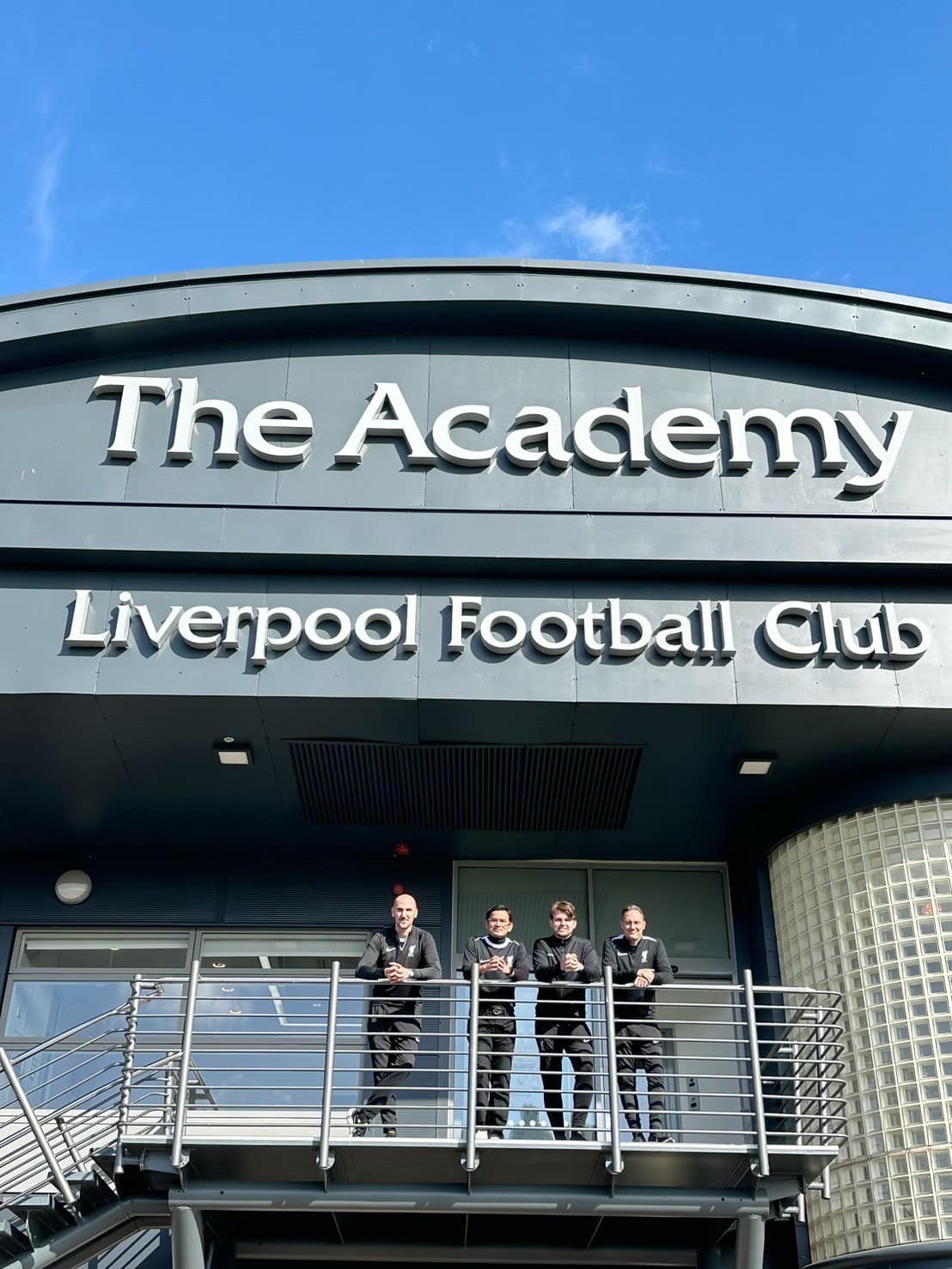 HLV Kiatisak thoát cảnh thất nghiệp: Bất ngờ thành sếp lớn tại Liverpool