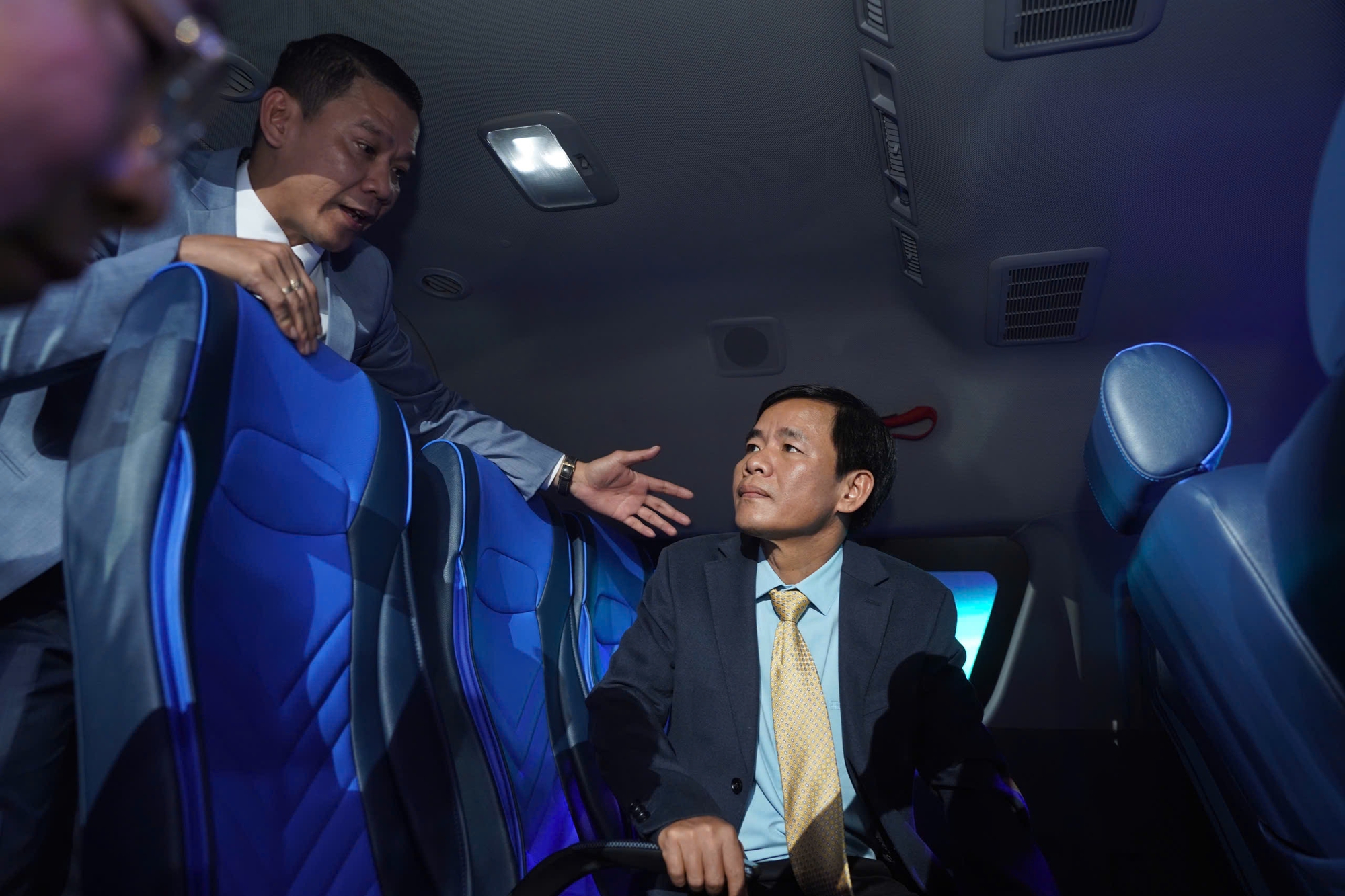 Kim Long Motor ra mắt thương hiệu xe minibus Kim Long X9