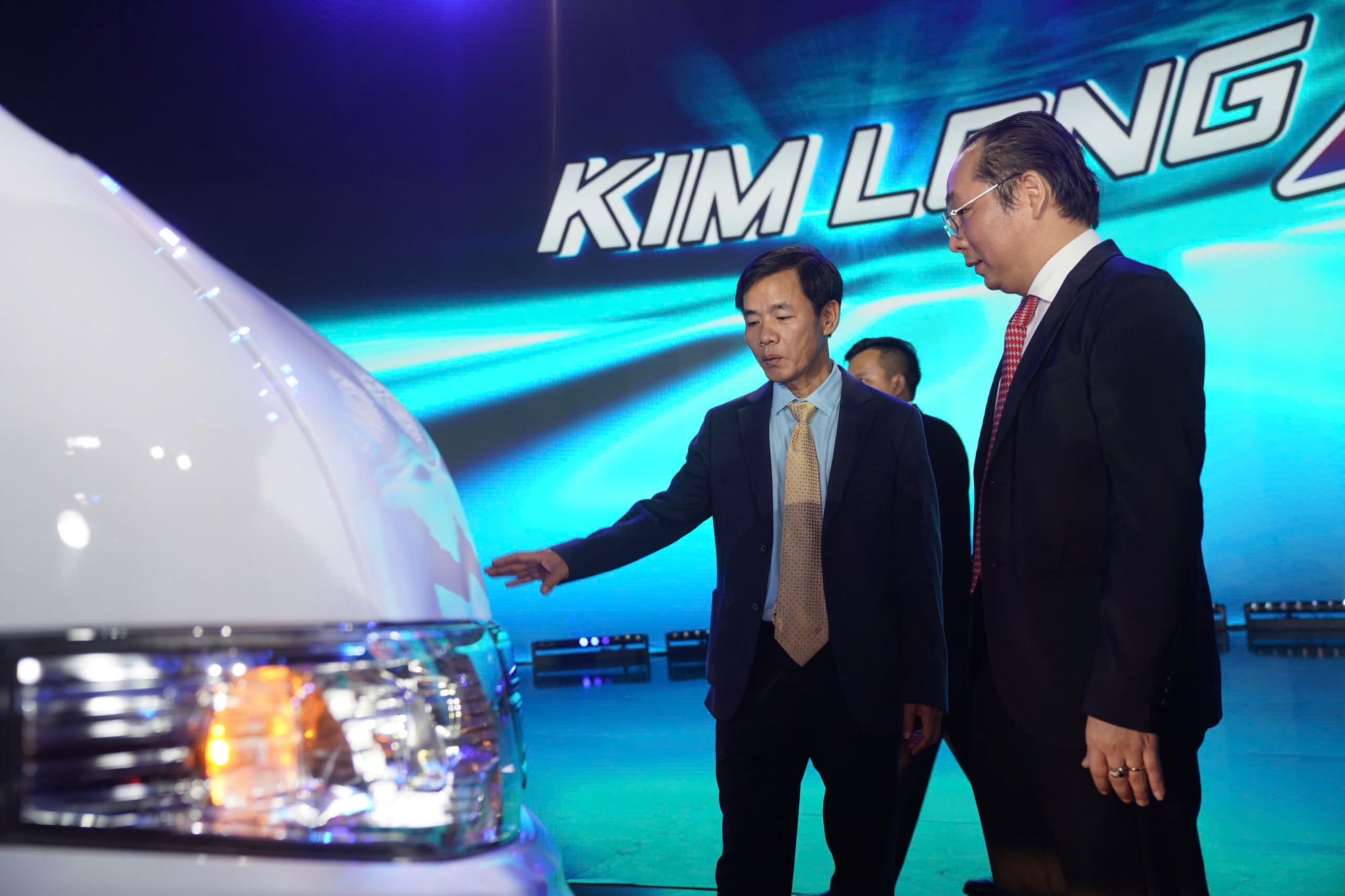 Kim Long Motor ra mắt thương hiệu xe minibus Kim Long X9